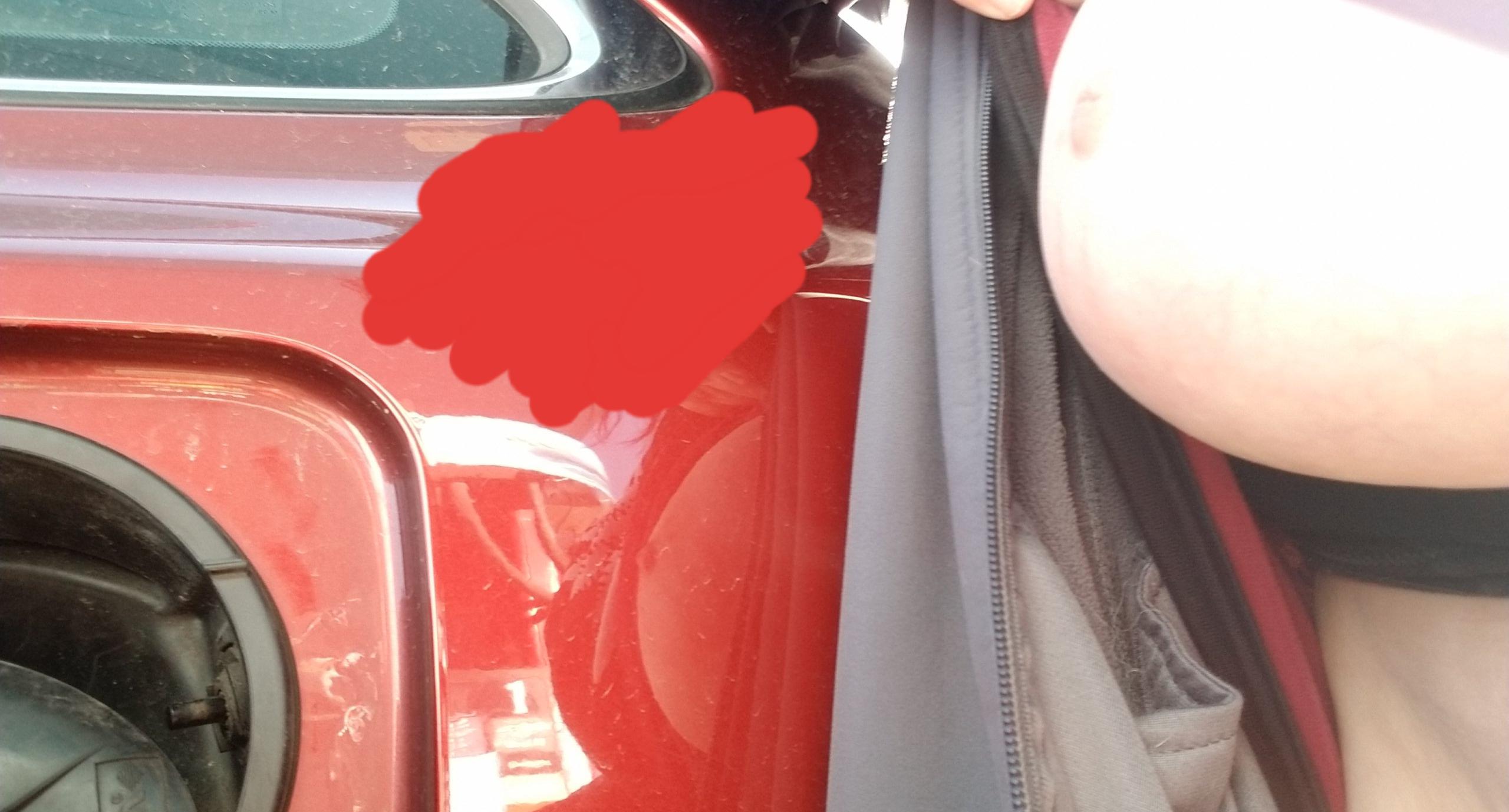 My (f)irst flash while pumping fuel. | Scrolller