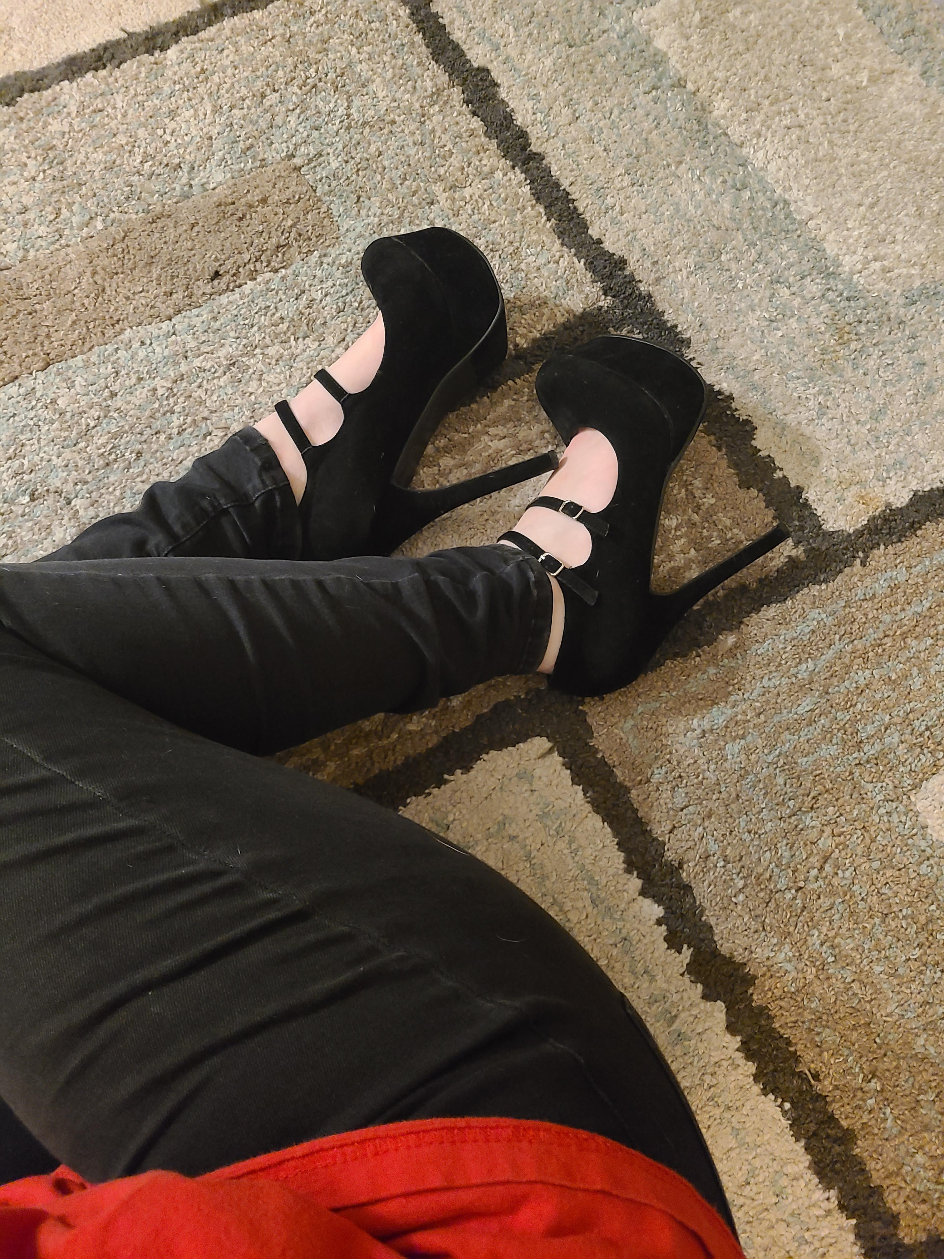 My favorite black pumps 🥰 | Scrolller