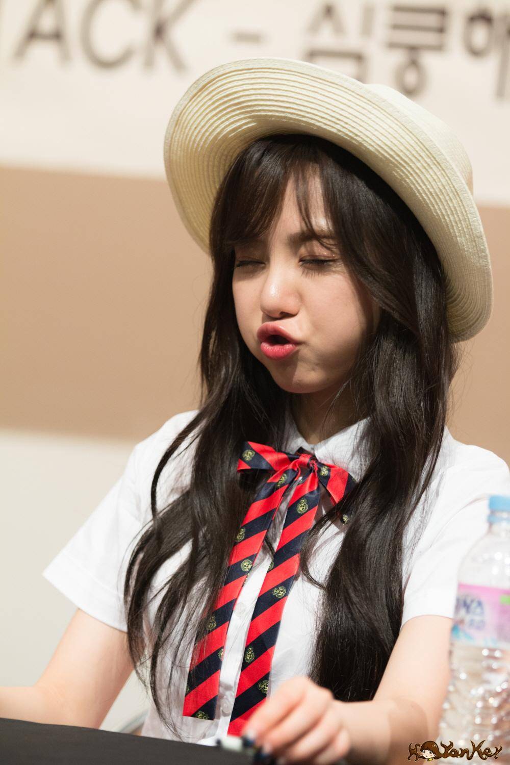 My favorite photo of Mina ever! ♡ | Scrolller