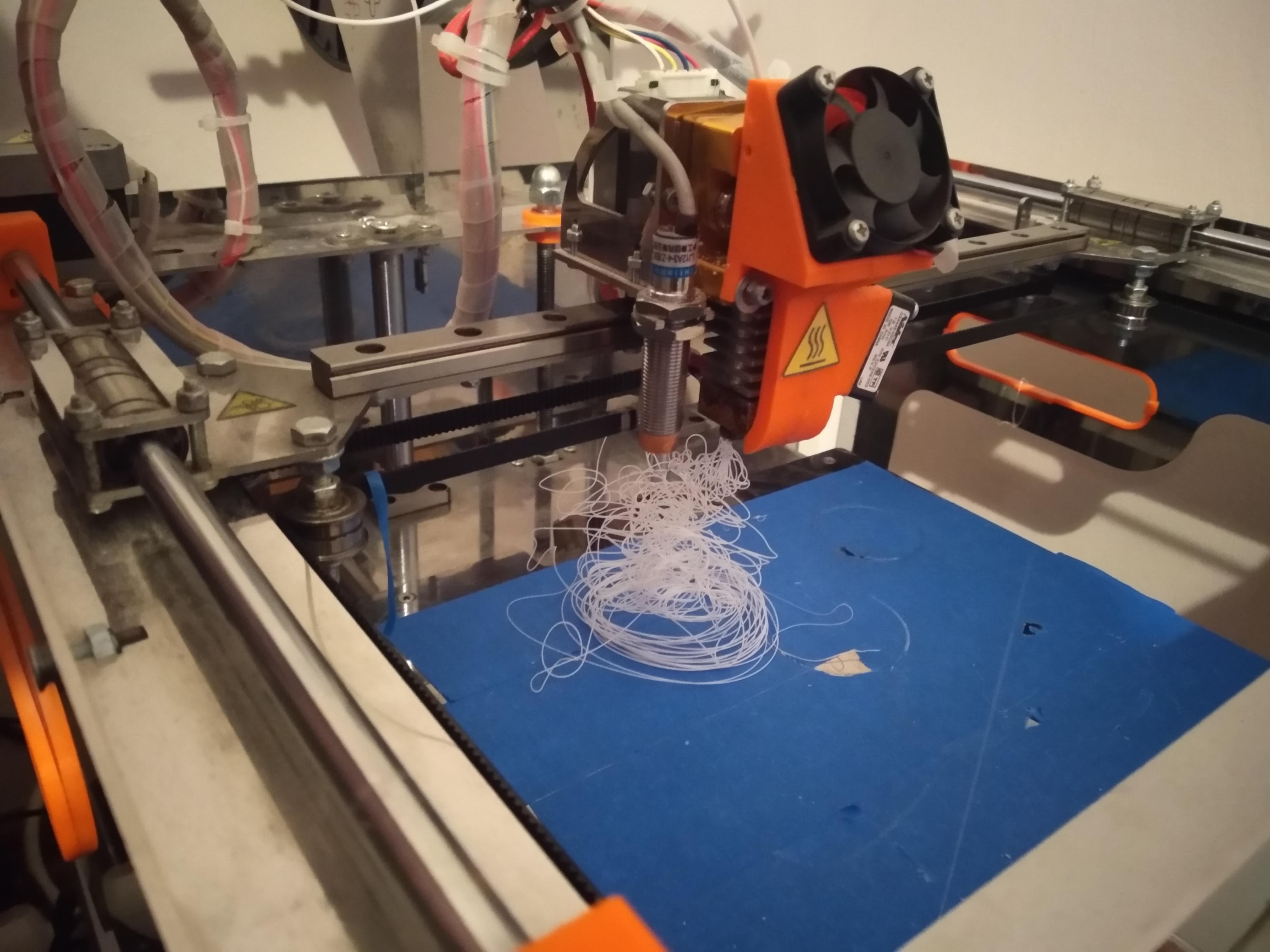 My first 3d printed sphagetti. I never left the printer without seeing the first layer, until ...