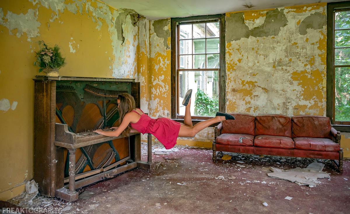 My first attempt at Levitation Photography with my daughter in an abandoned building (OC ...