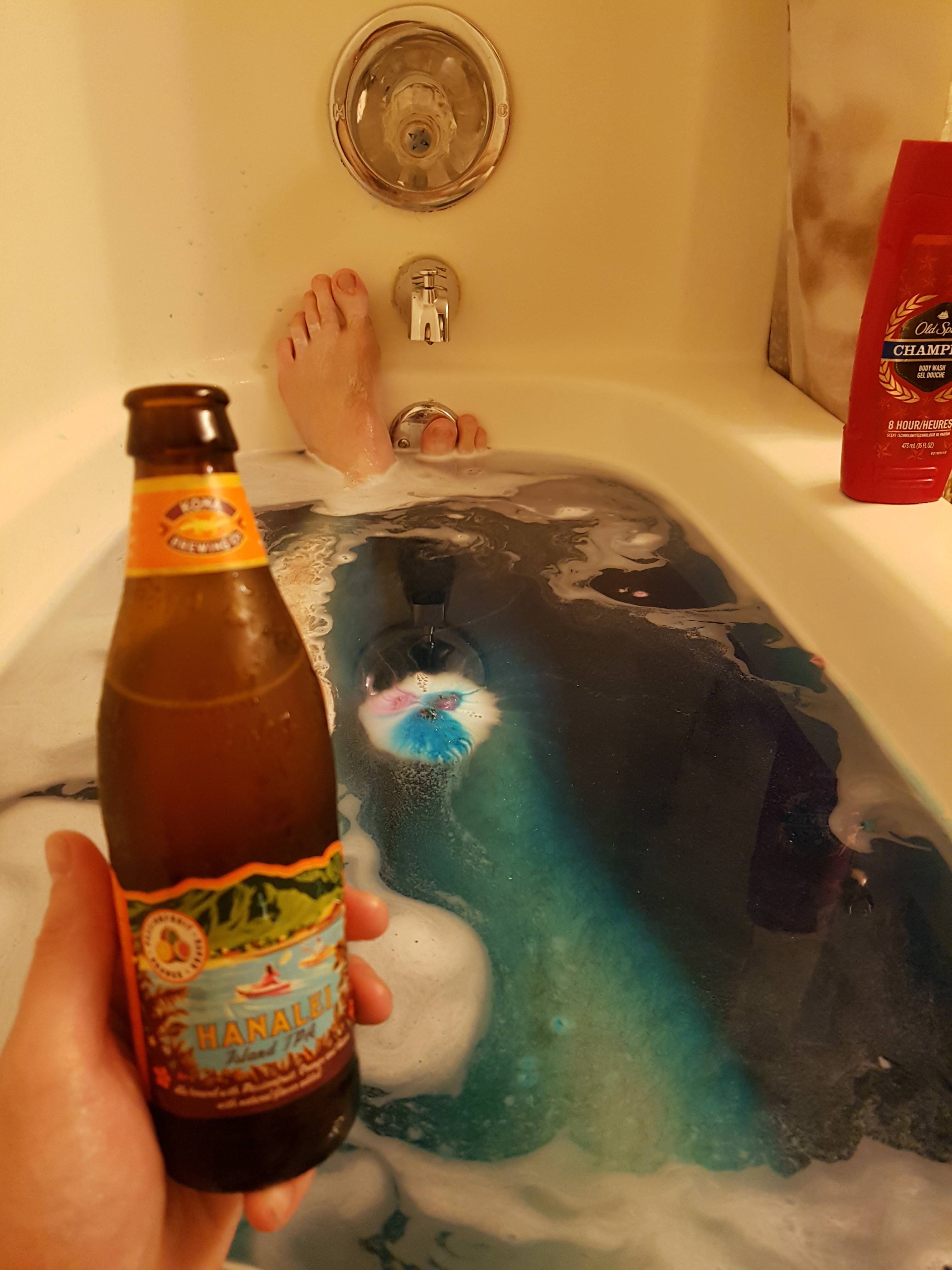 My first bath in 2years and my first bathbomb ever. Damn this is nice | Scrolller