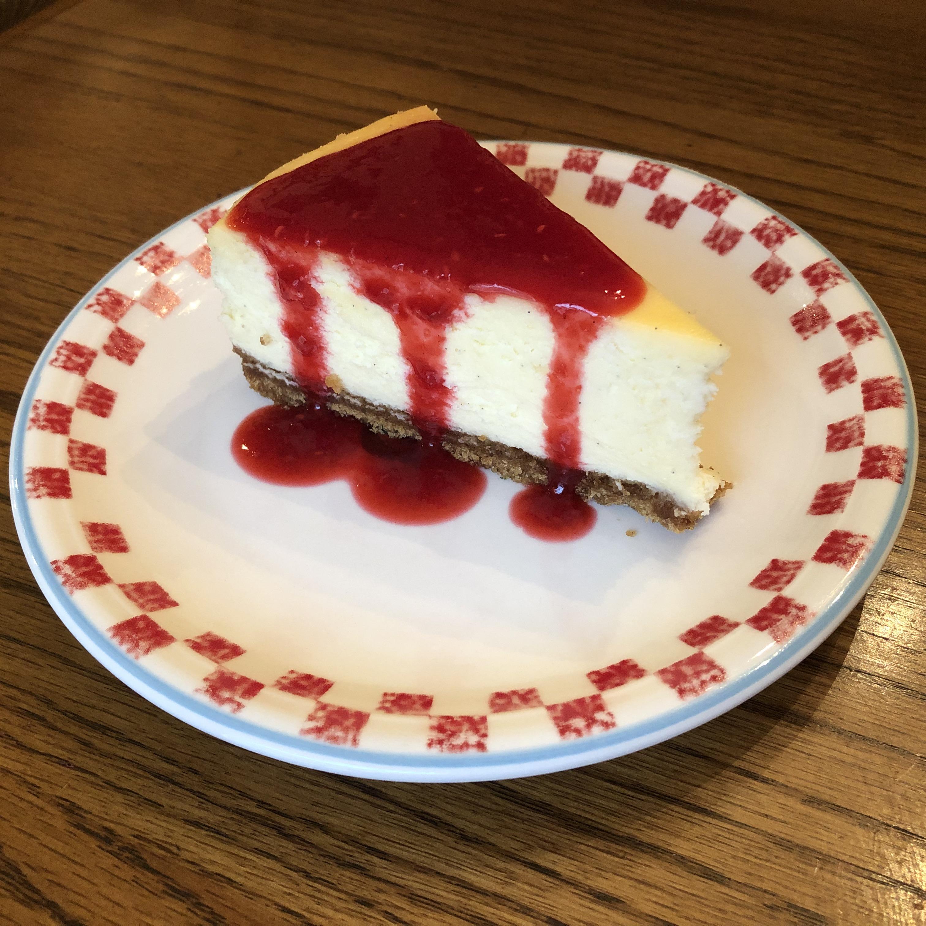 My First Cheesecake, with a thin-ish Raspberry Coulis | Scrolller
