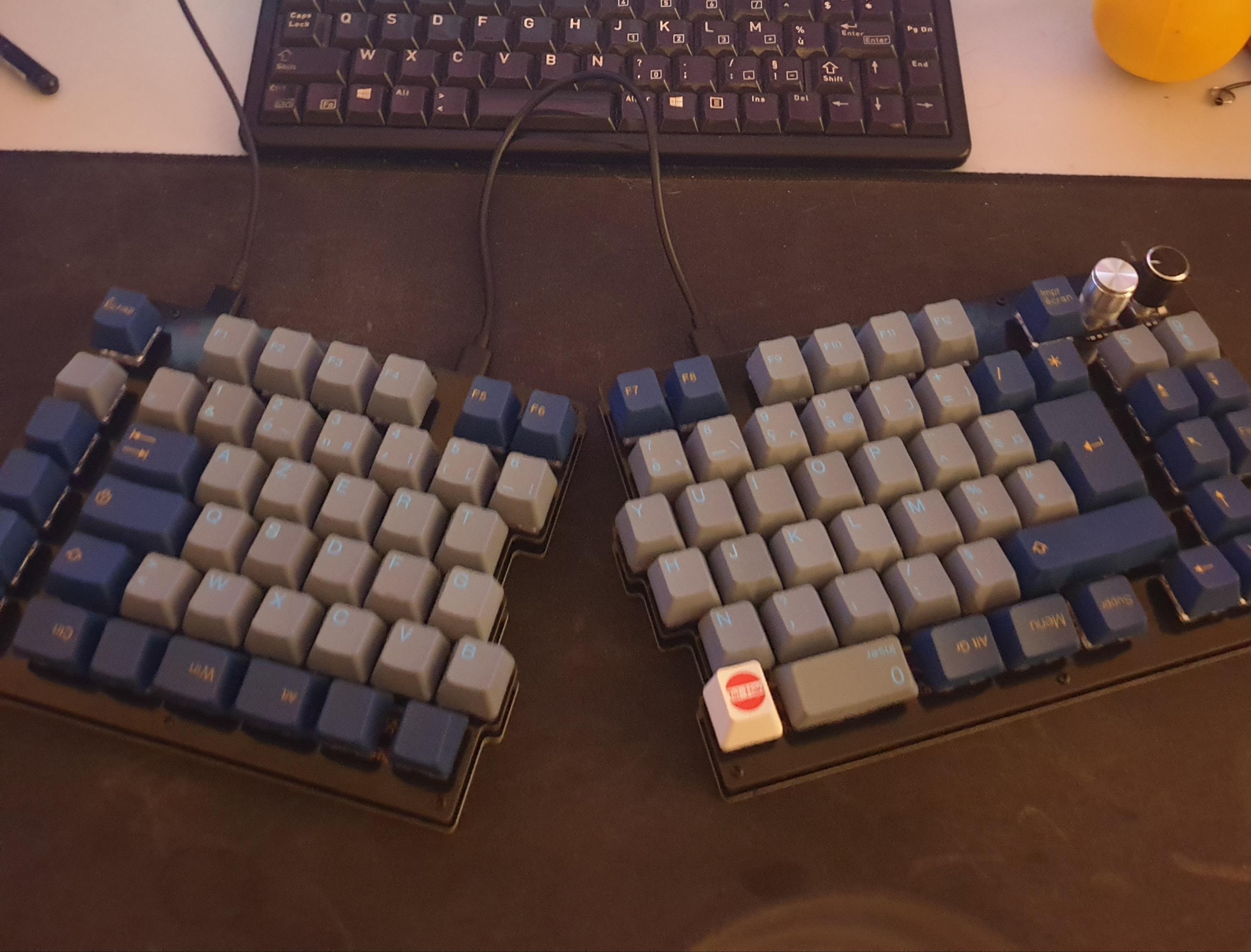 My first custom keyboard | Scrolller