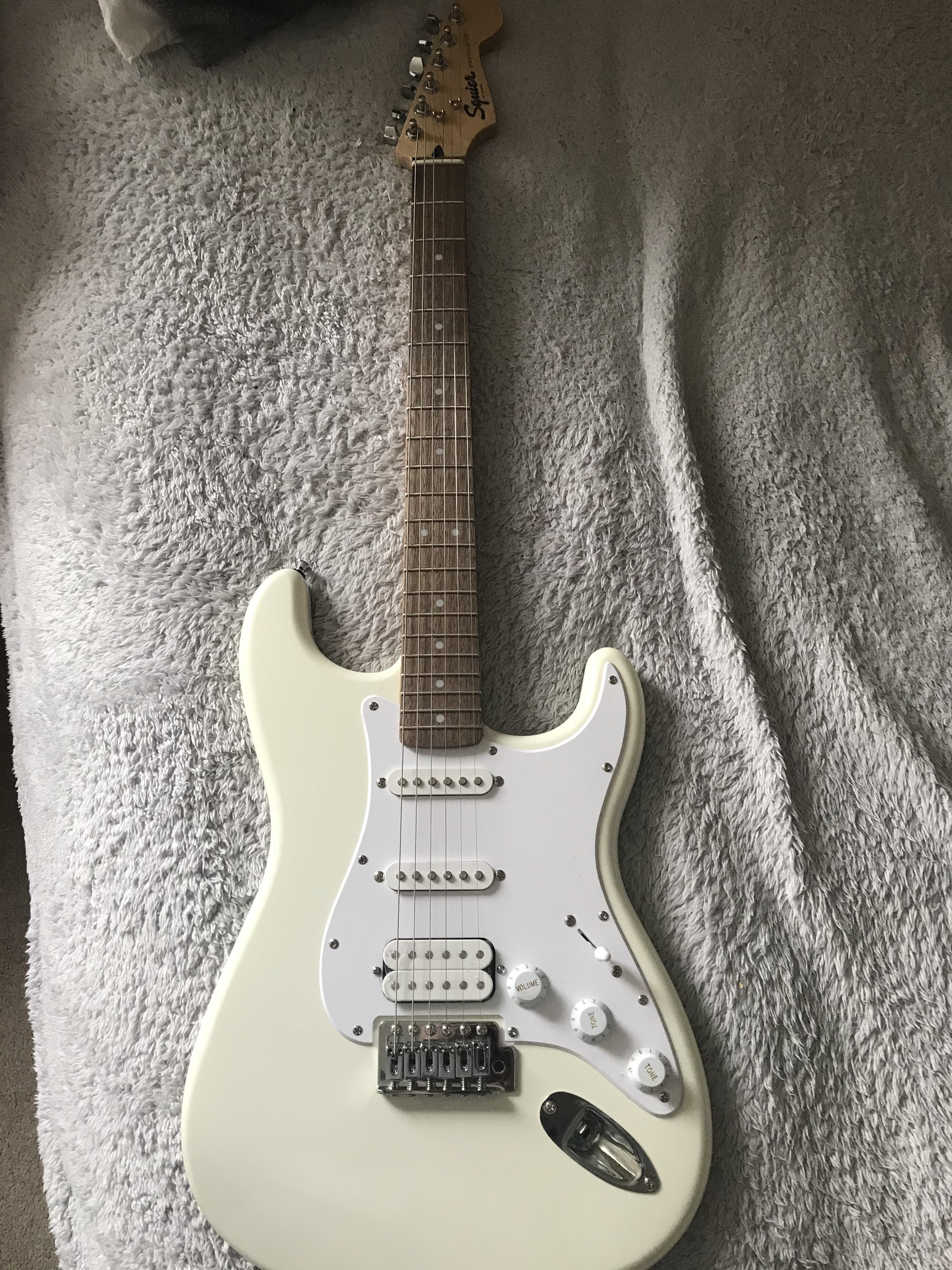 My first electric guitar 🎸 😍 | Scrolller