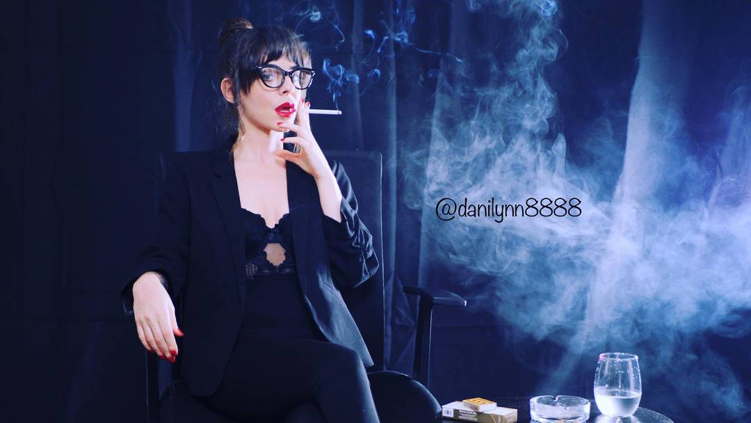 My first time smoking VS120s 😍 | Scrolller