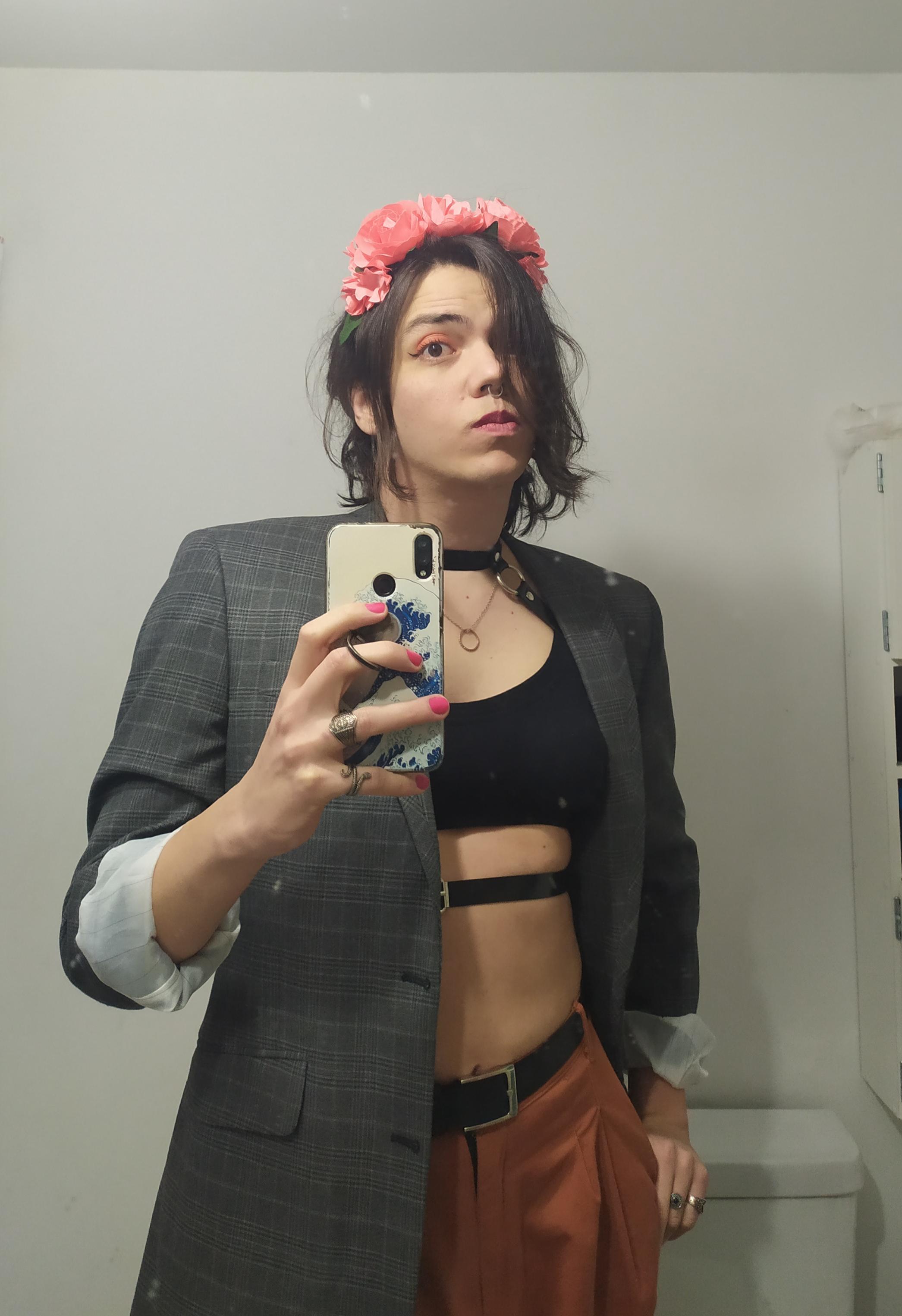 My friend gave me his old blazer and I made it fem | Scrolller