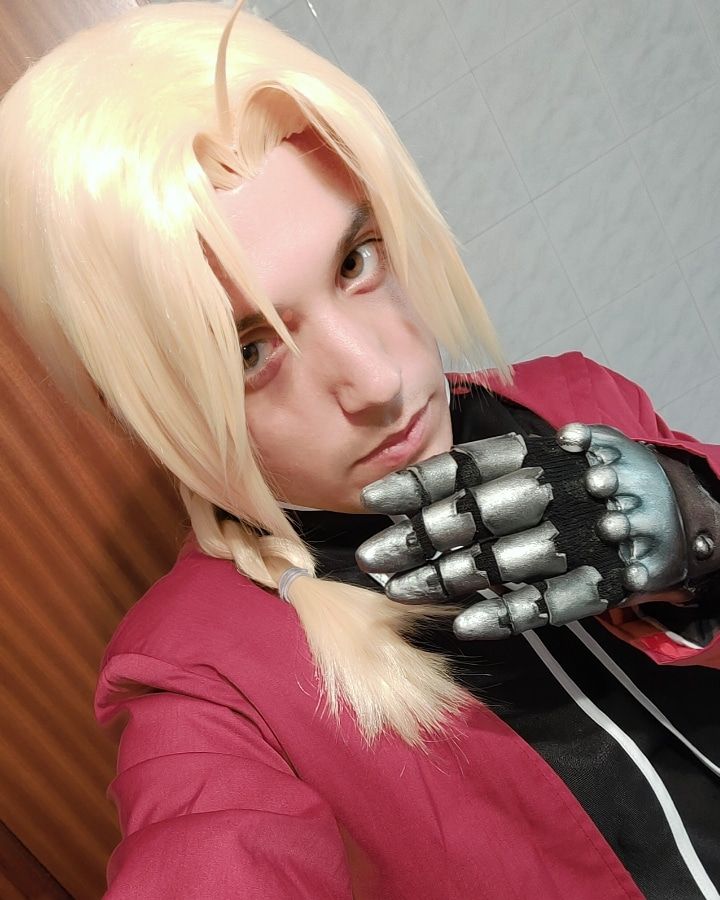 My istant Edward Cosplay | Scrolller