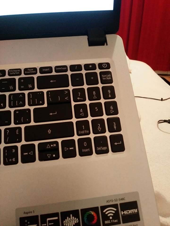 My laptop has a built-in illusion | Scrolller