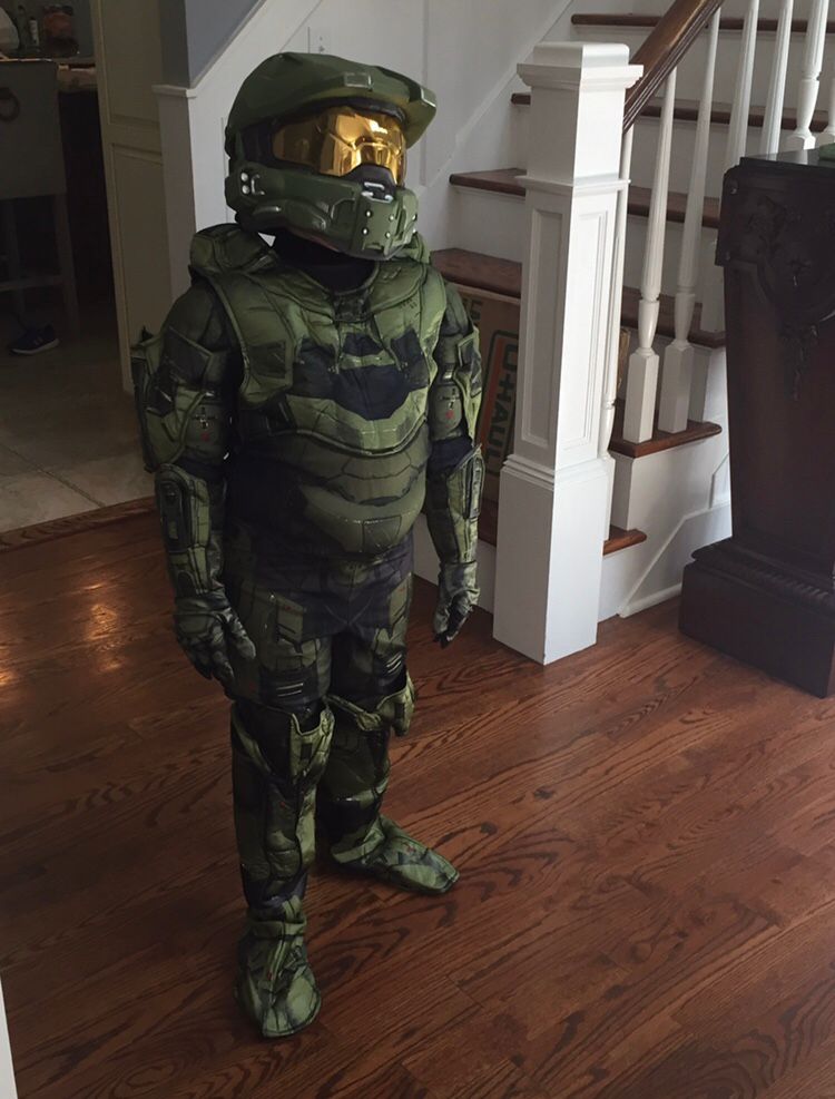 My little brother as Master Chief for this Halloween 🎃 | Scrolller