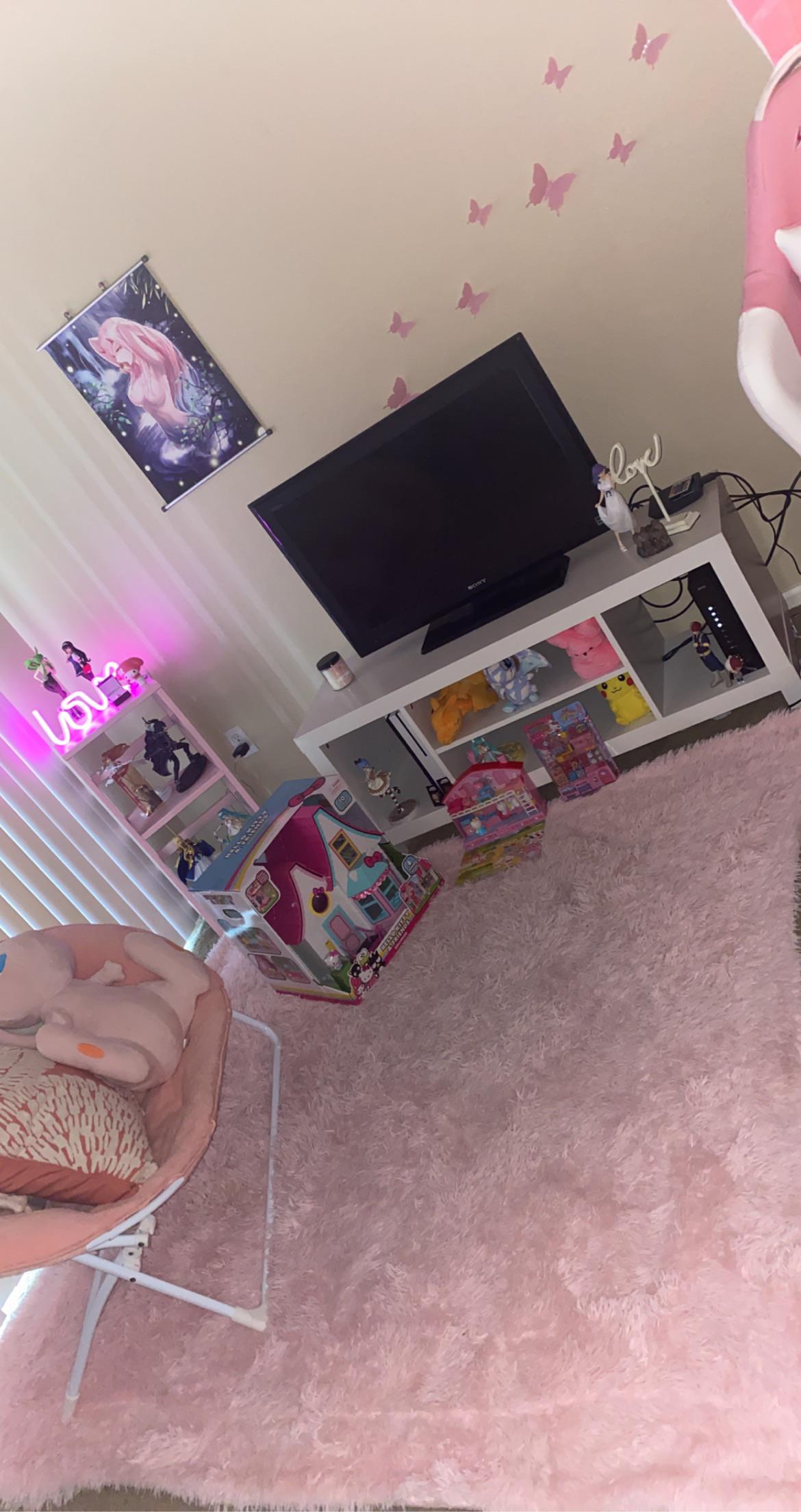 my little space 💕 my hello kitty play sets make me sooo happy 💕🥰 | Scrolller