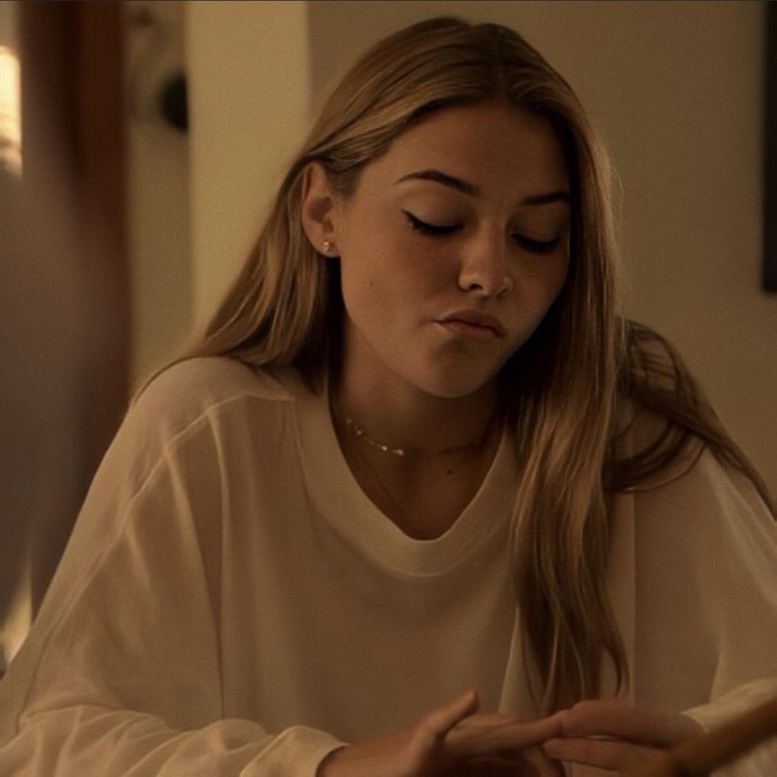 My lock screen | Scrolller