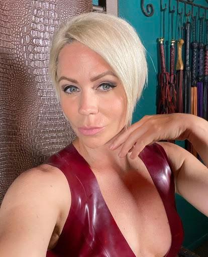 My mistress is looking for men to be her loyal man submissive slaves | Scrolller