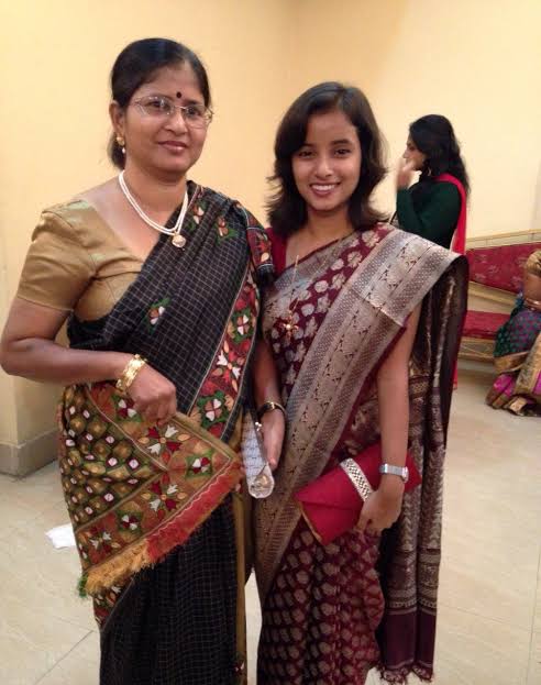 My Mom And Sis Scrolller