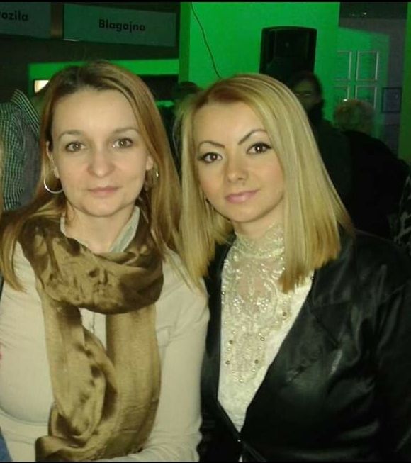 My Mom Left And Aunt Right Scrolller