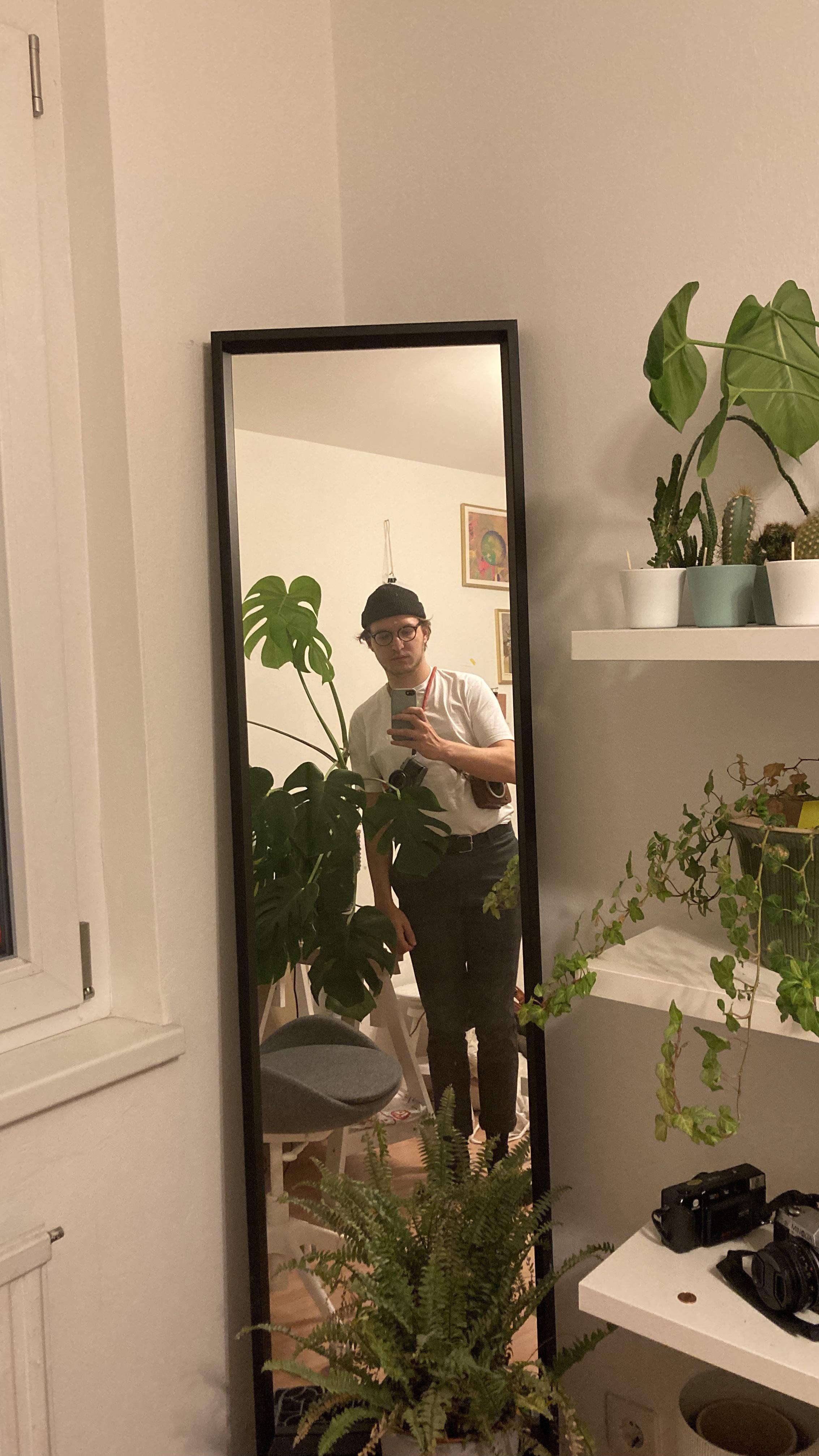 My monstera and I | Scrolller