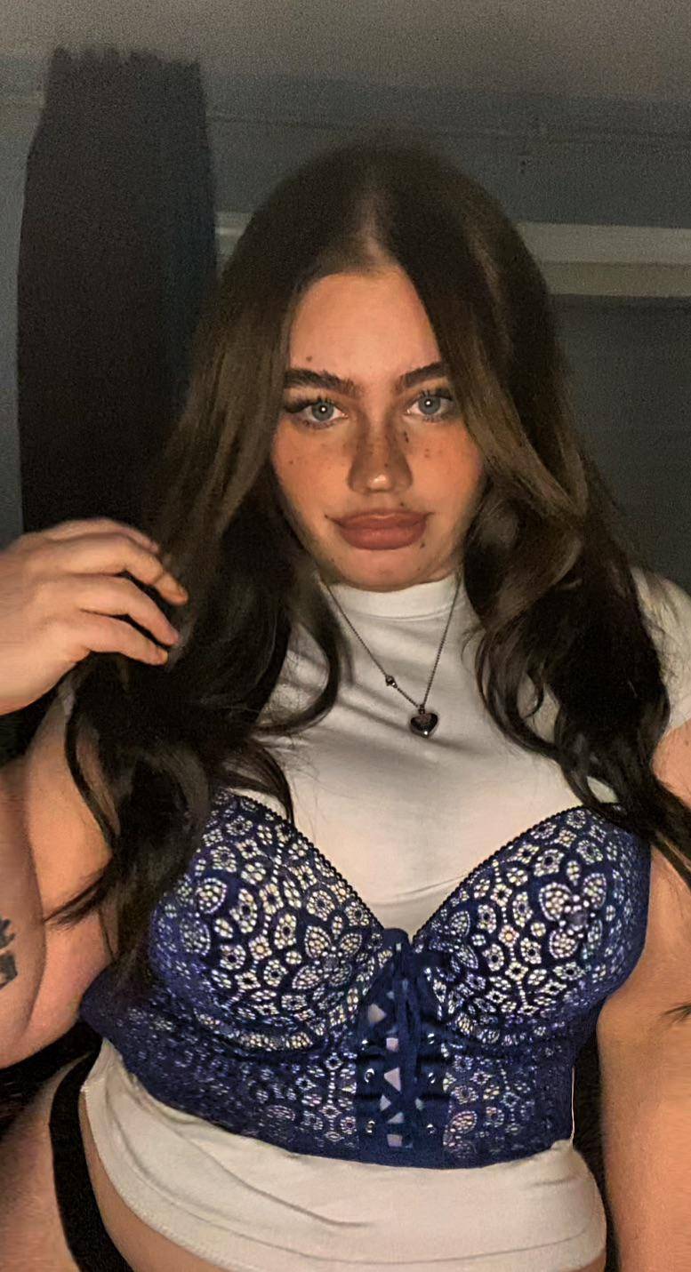 My mouth wants to do naughty things to you, would you let me…? 😈 | Scrolller