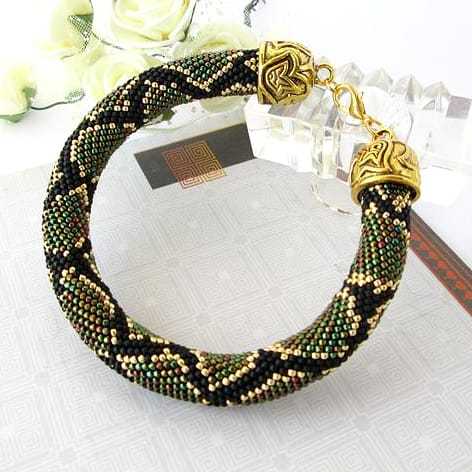 My new beaded bracelet - green snake! | Scrolller