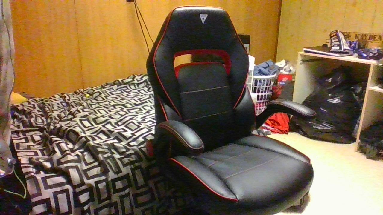 my new gaming chair yay! | Scrolller