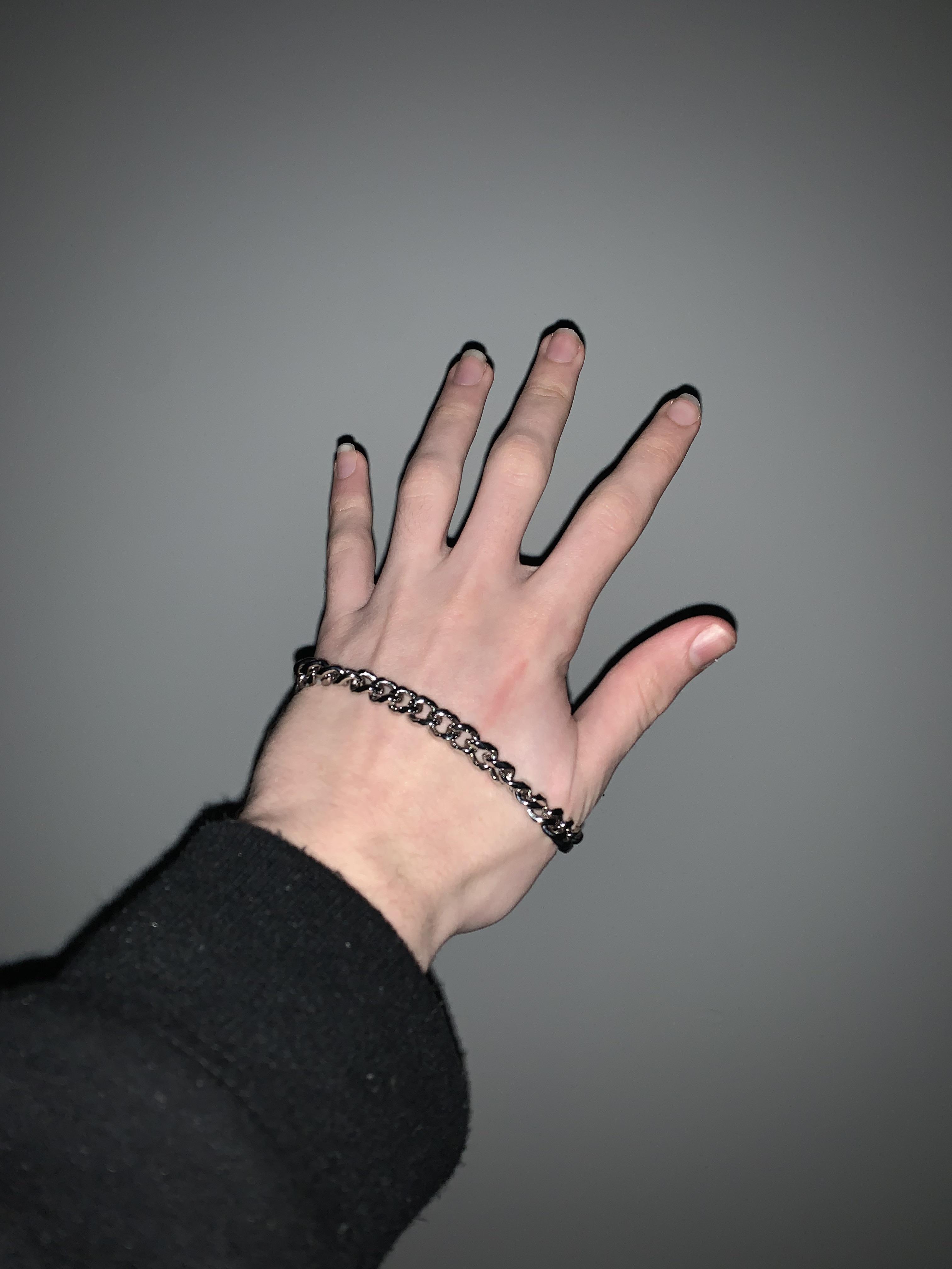 my pale hand 😳😳 | Scrolller