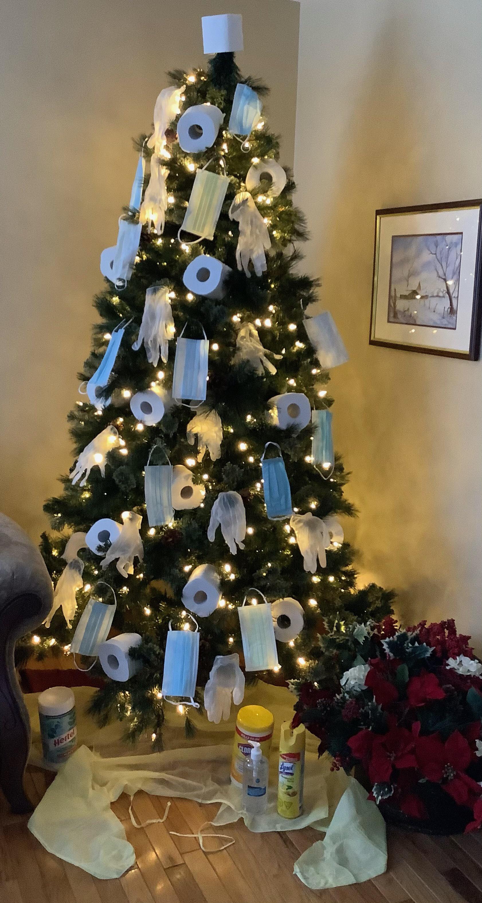My parents’ tree! 😂 | Scrolller