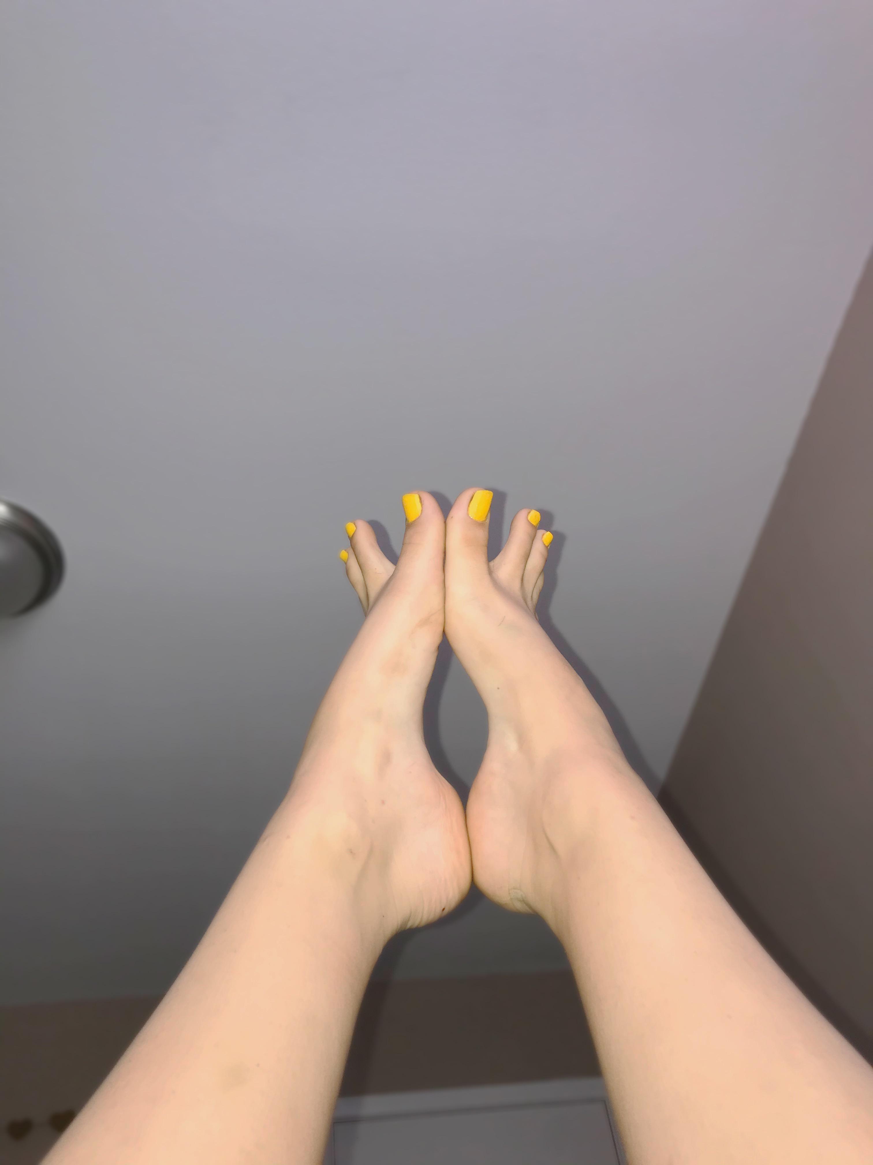 My Pretty Feet Up In The Air For You 😘 Scrolller