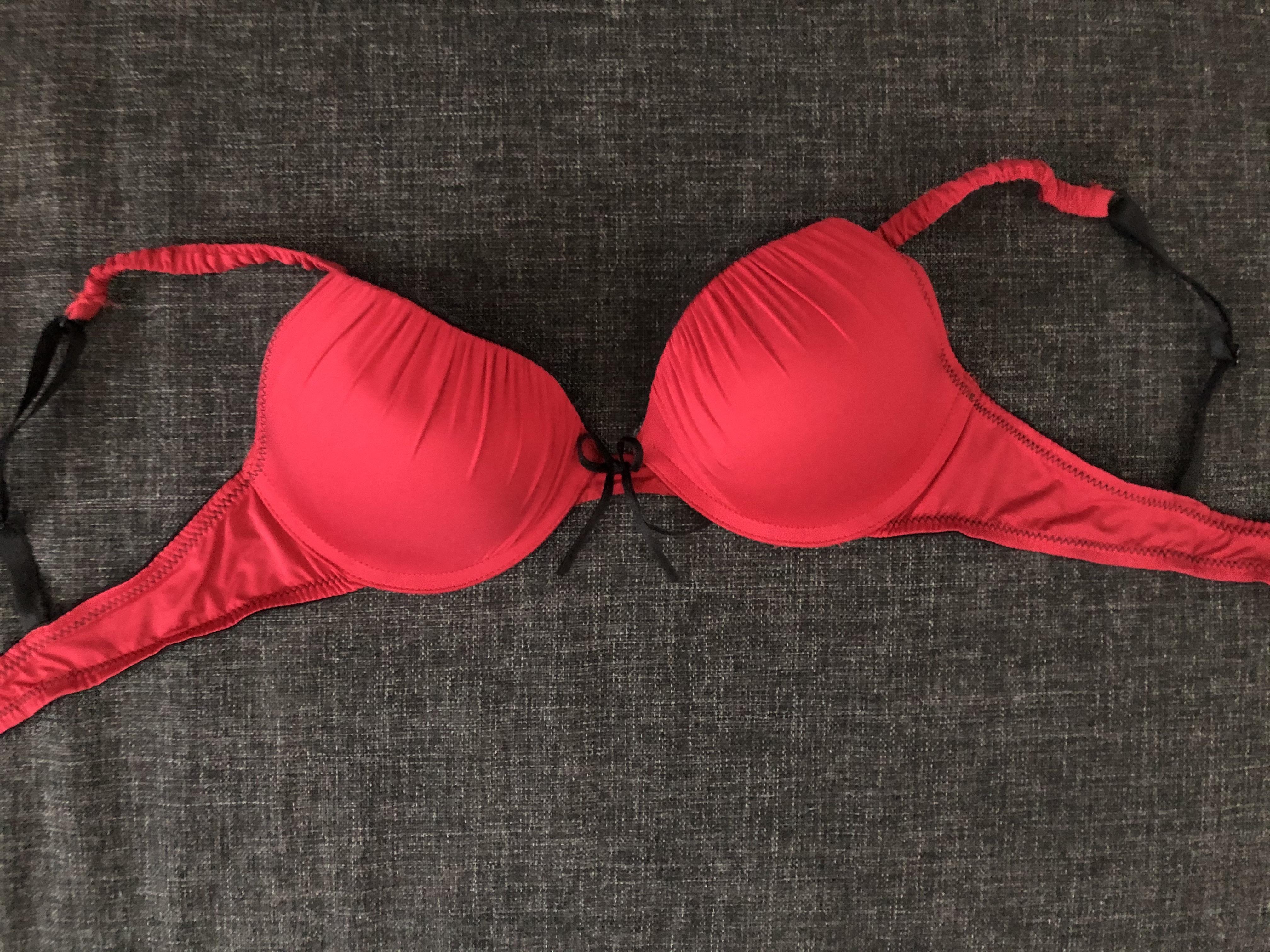 My roommate has a 32B sister ️ | Scrolller