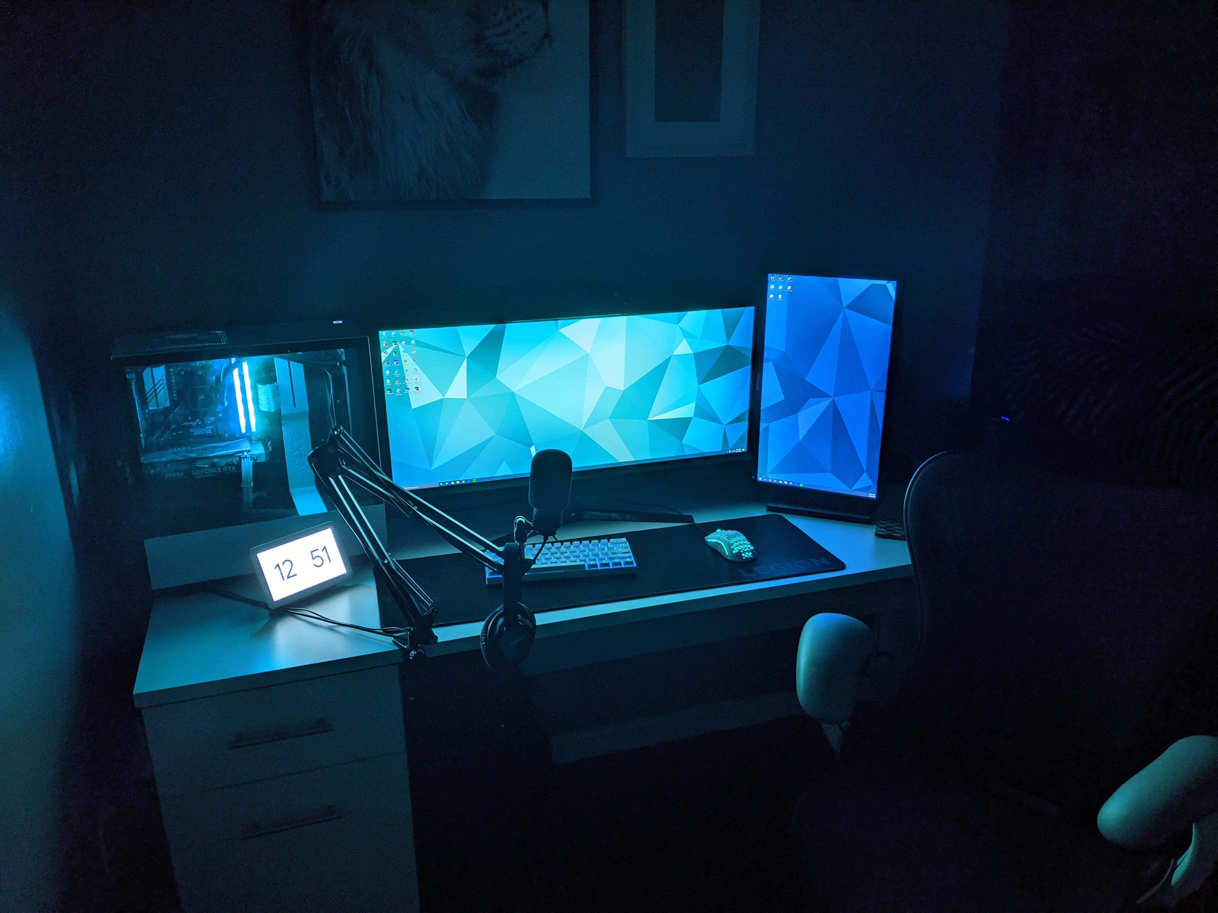 My School/Gaming Setup v2 | Scrolller