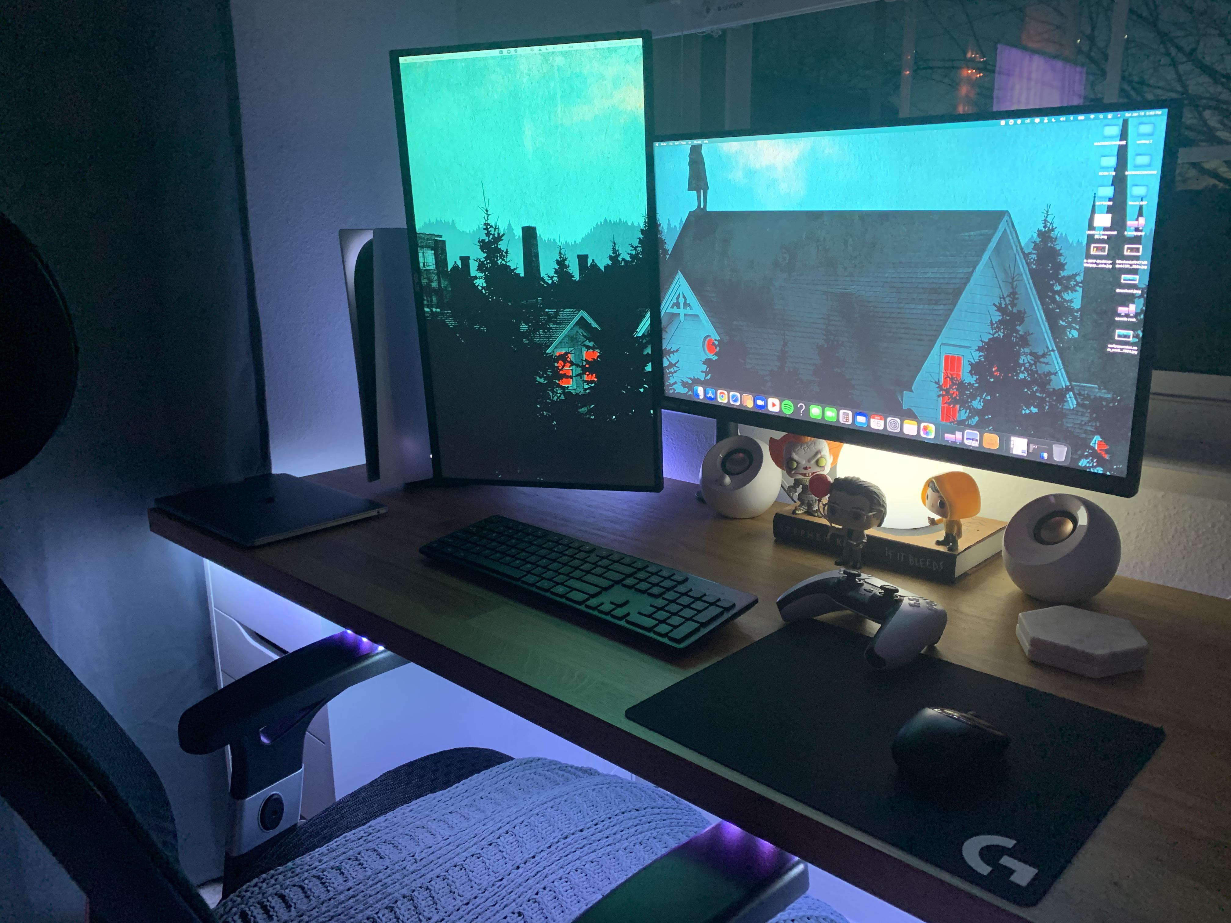 My Stephen King theme set up ! (: | Scrolller