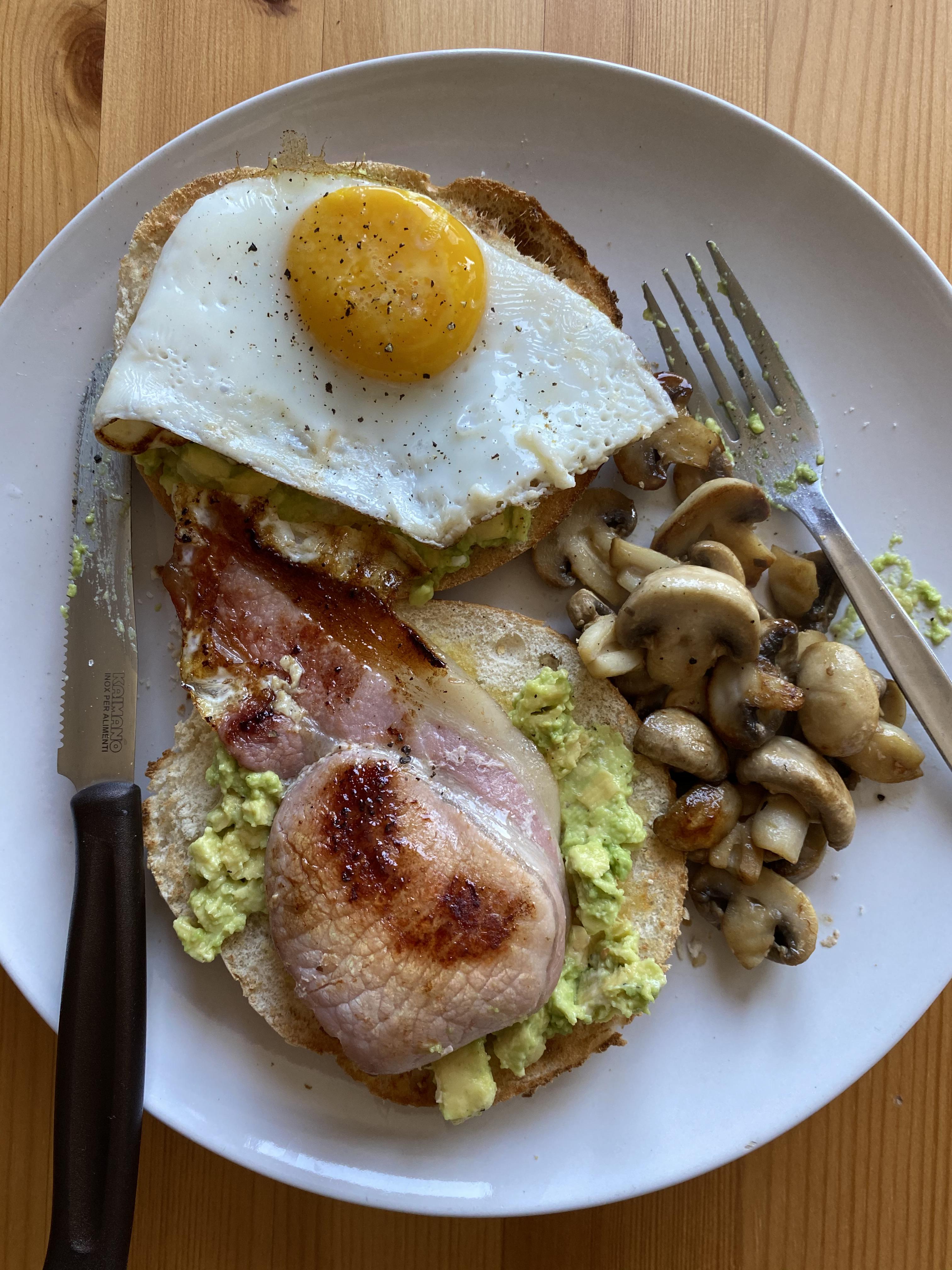 My strangely shaped fried egg for breakie. With bacon, mushrooms & smash avo | Scrolller
