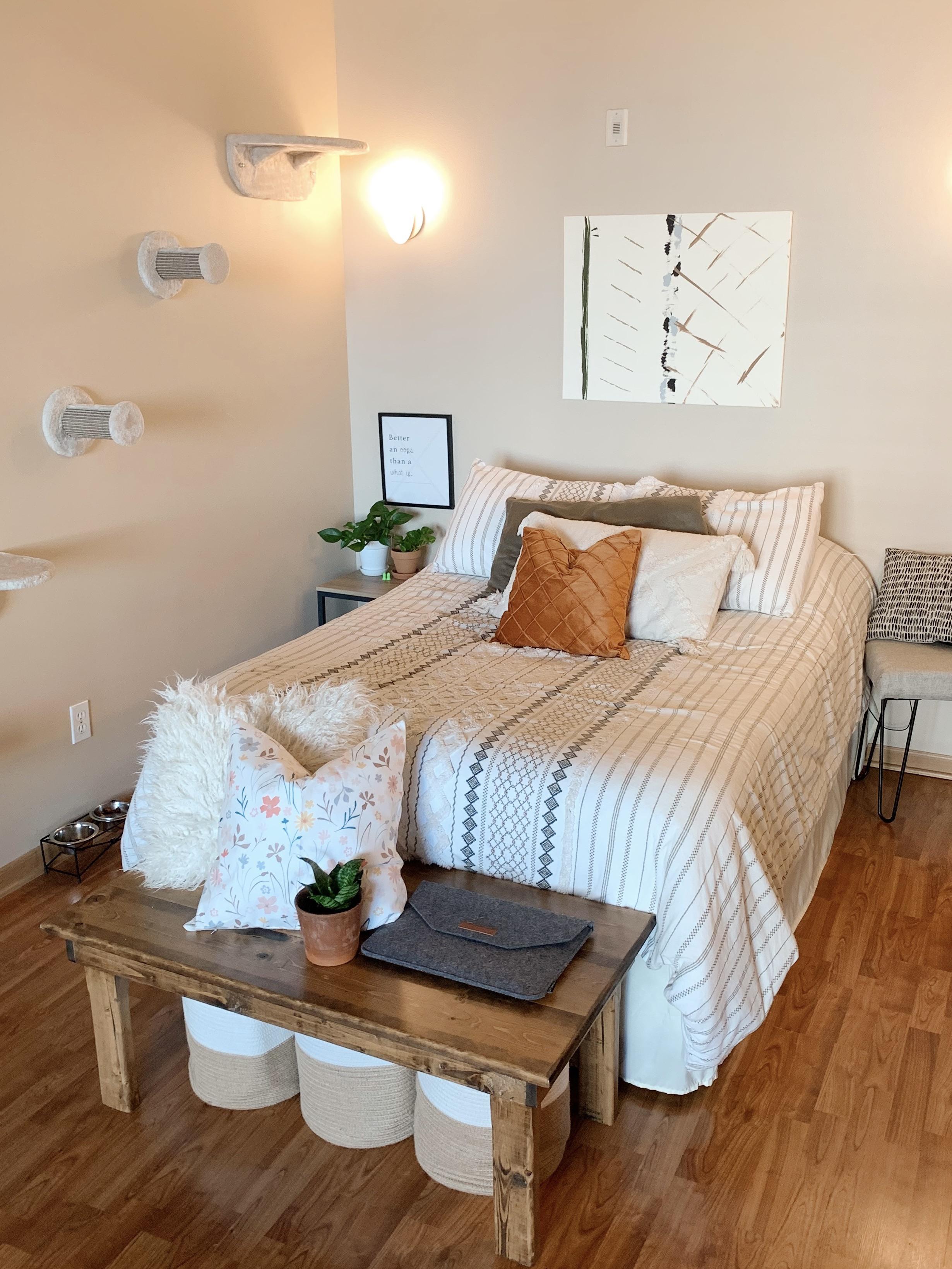 My studio apartment bedroom nook 🧡 | Scrolller