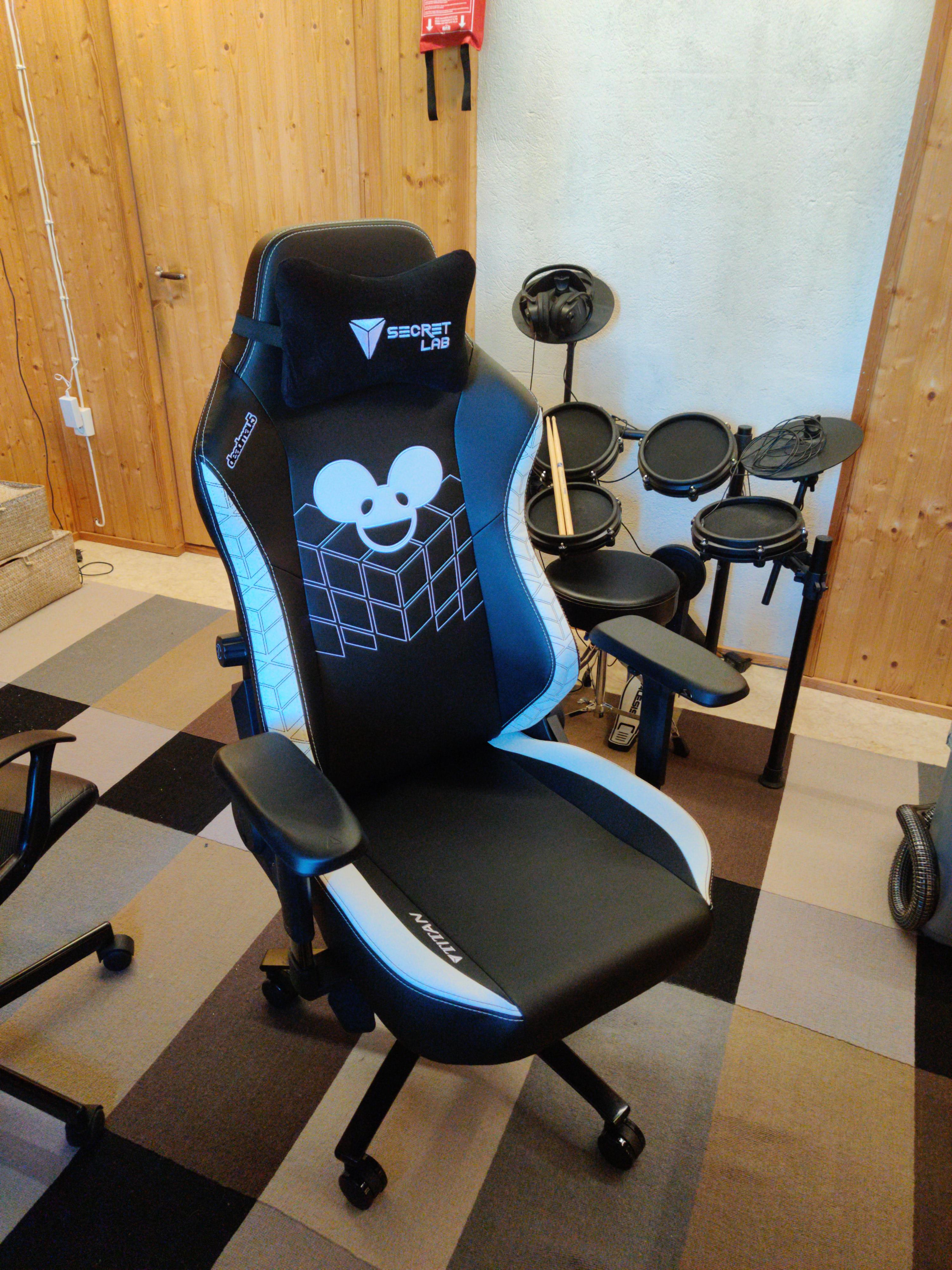 My Sweet New Throne! | Scrolller