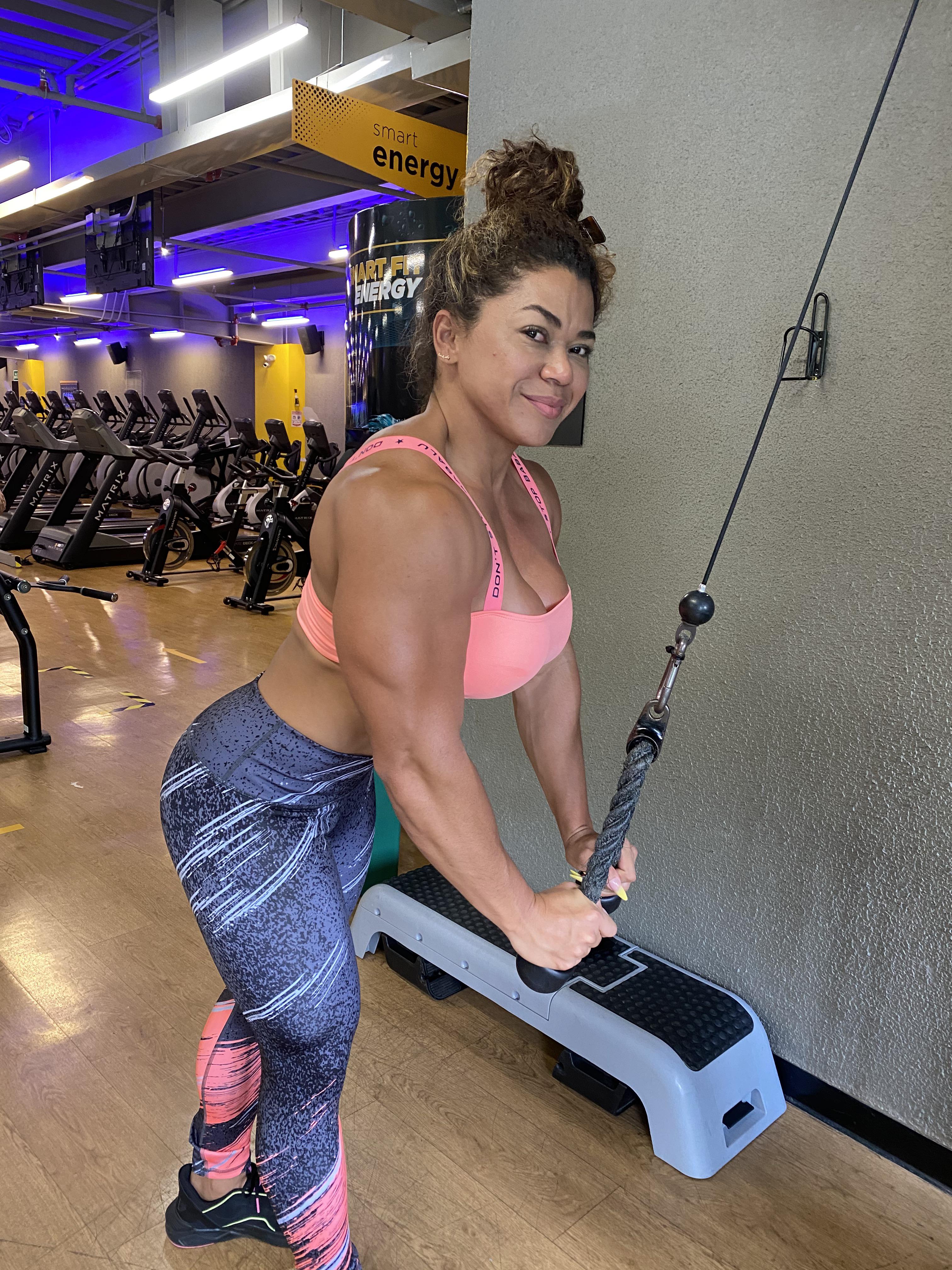 [f] Arm day | Scrolller