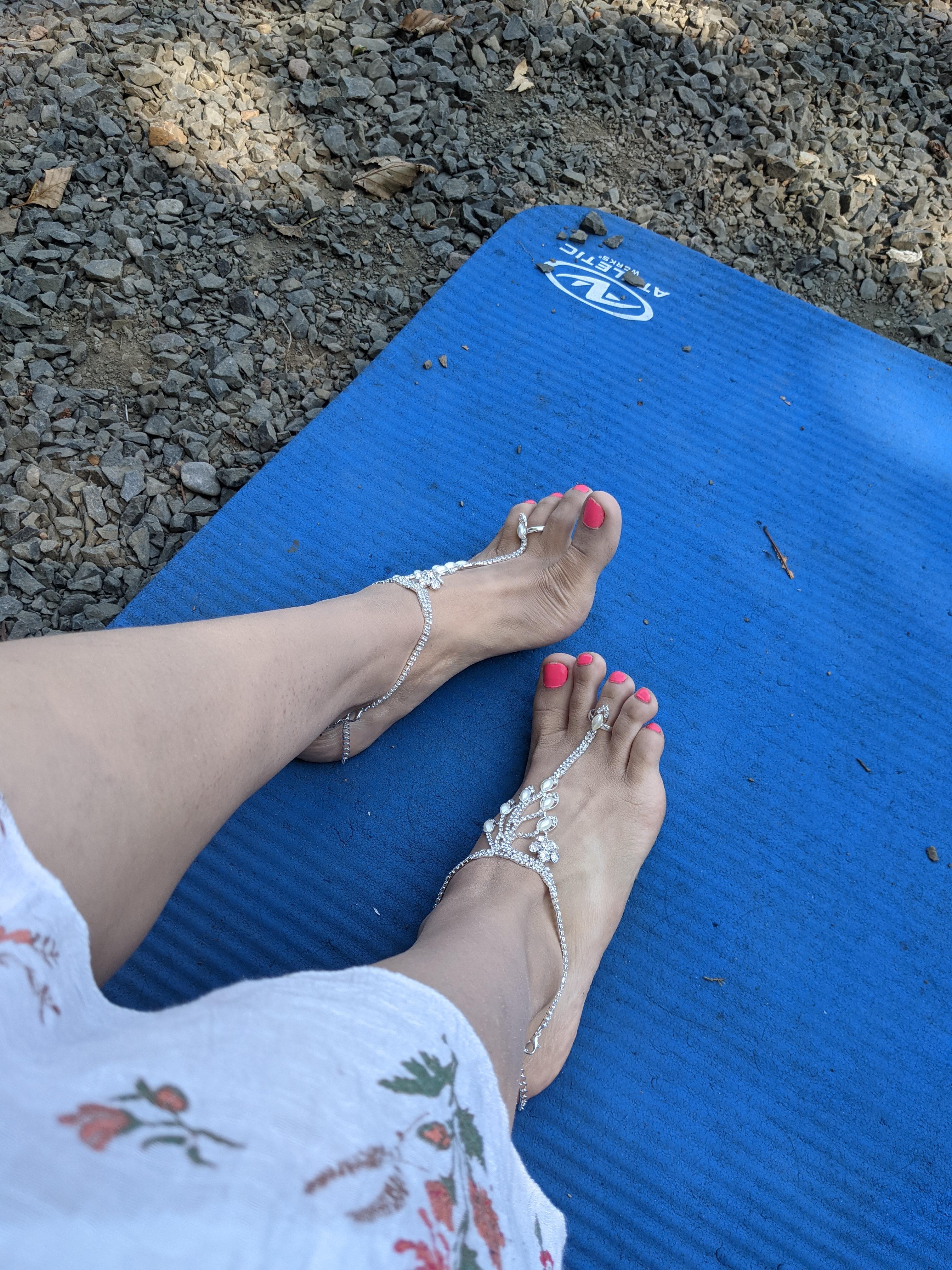 My toes want to be touched 😉 | Scrolller