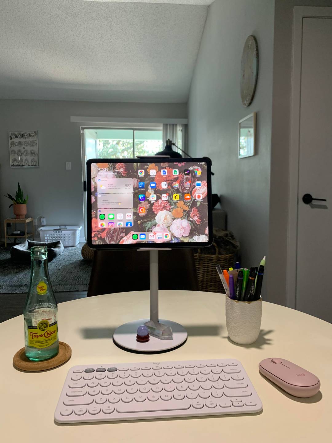My travel-friendly dining room table study setup. | Scrolller