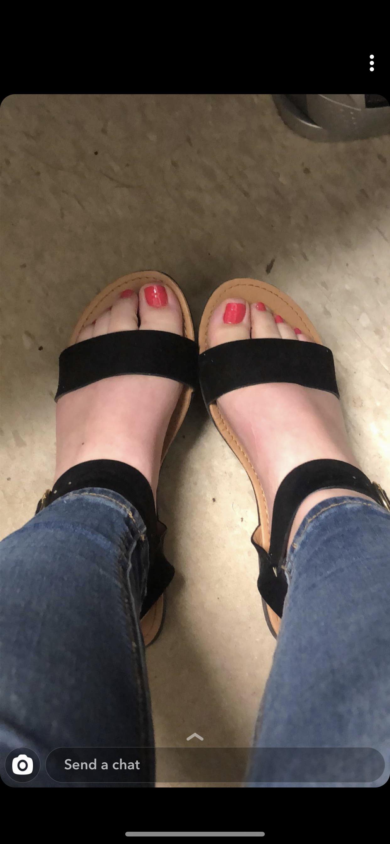 My wife wants to start selling pics of her feet do y’all think she’ll make it? | Scrolller