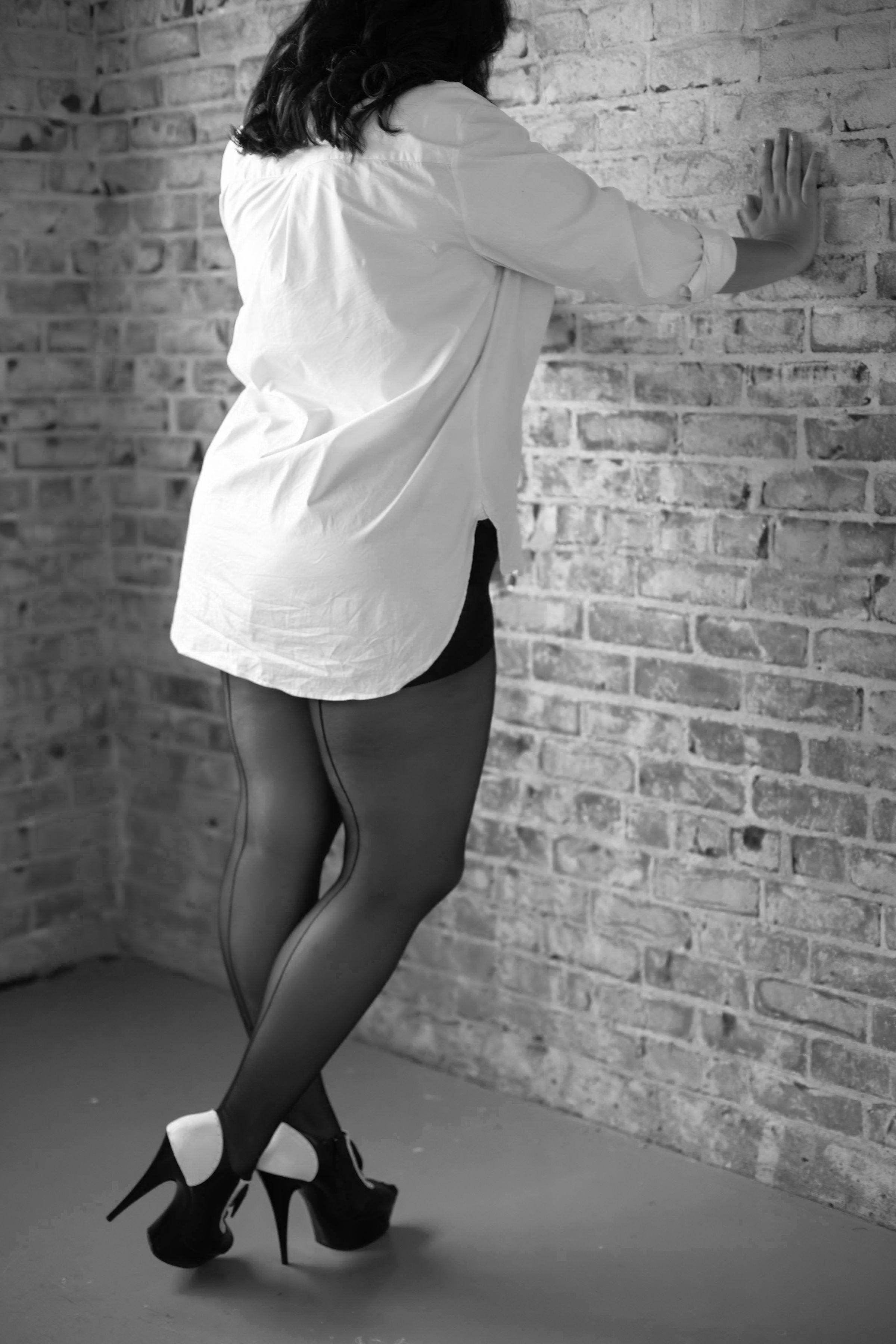 My wife's beautiful calves | Scrolller