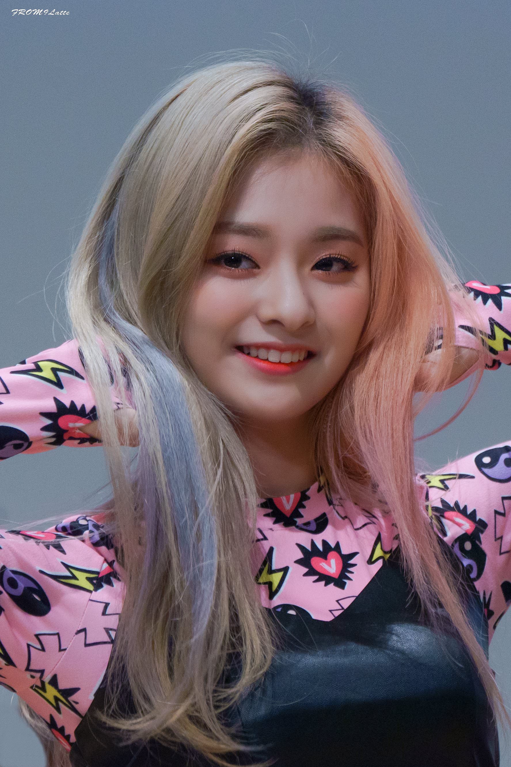 Nagyung pose | Scrolller