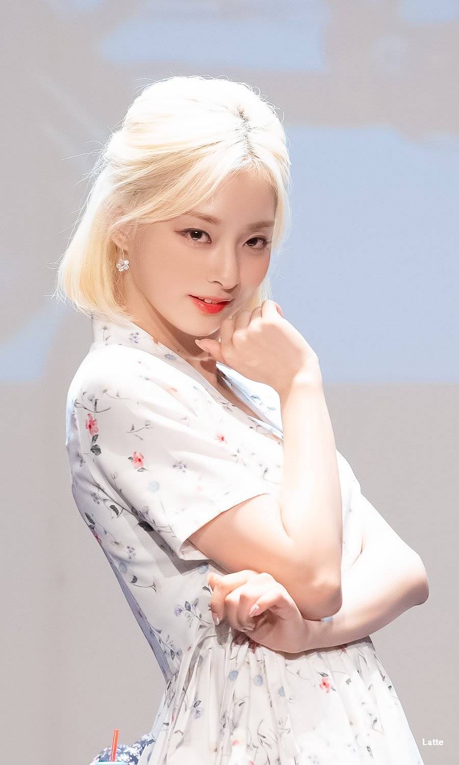 Nakko pose | Scrolller