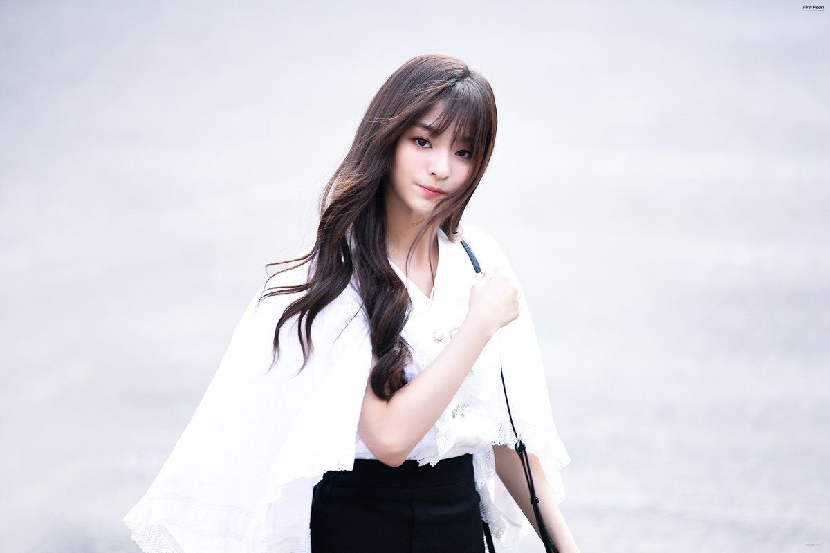 Nakko Queen Walking | Scrolller