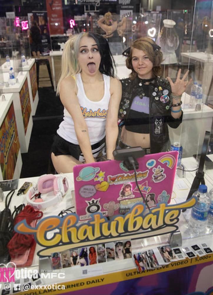 Nami3NekoNya and IvyMinxxx @ Exxxotica Chicago 2021 | Scrolller