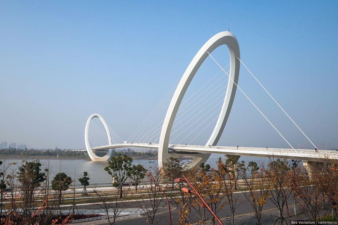 Nanjing Eye Pedestrian Bridge, Nanjing, China | Scrolller