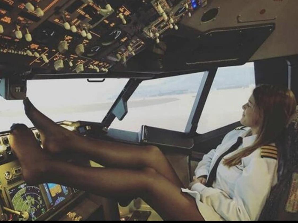 Nap in the flight deck? | Scrolller