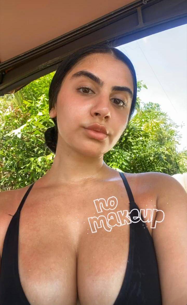 Natural slim thick 💙😯 | Scrolller