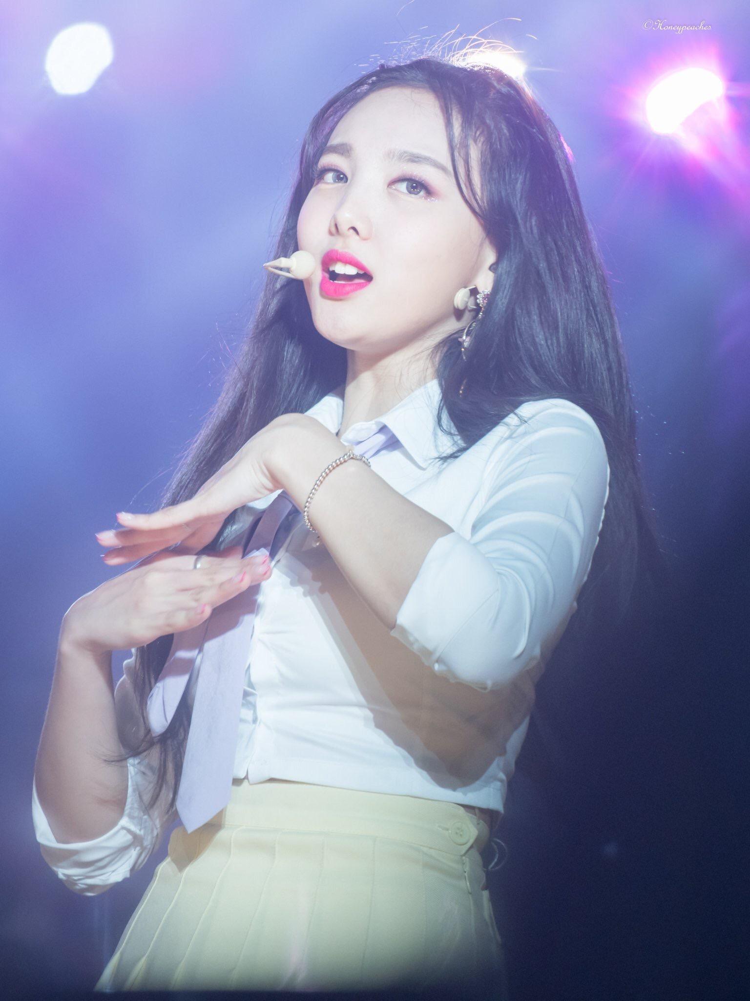 Nayeon | Scrolller