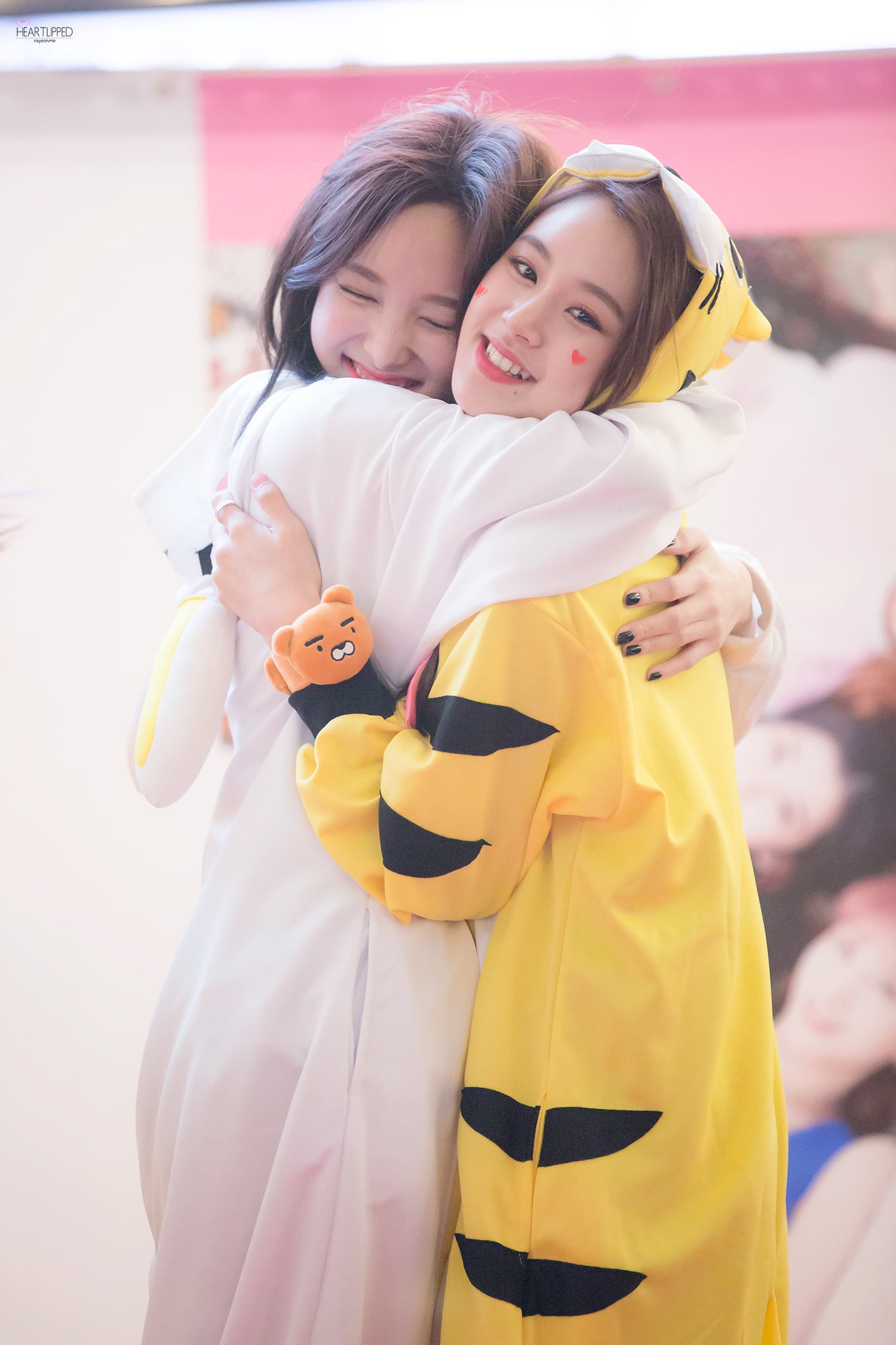 Nayeon hugging Chae | Scrolller