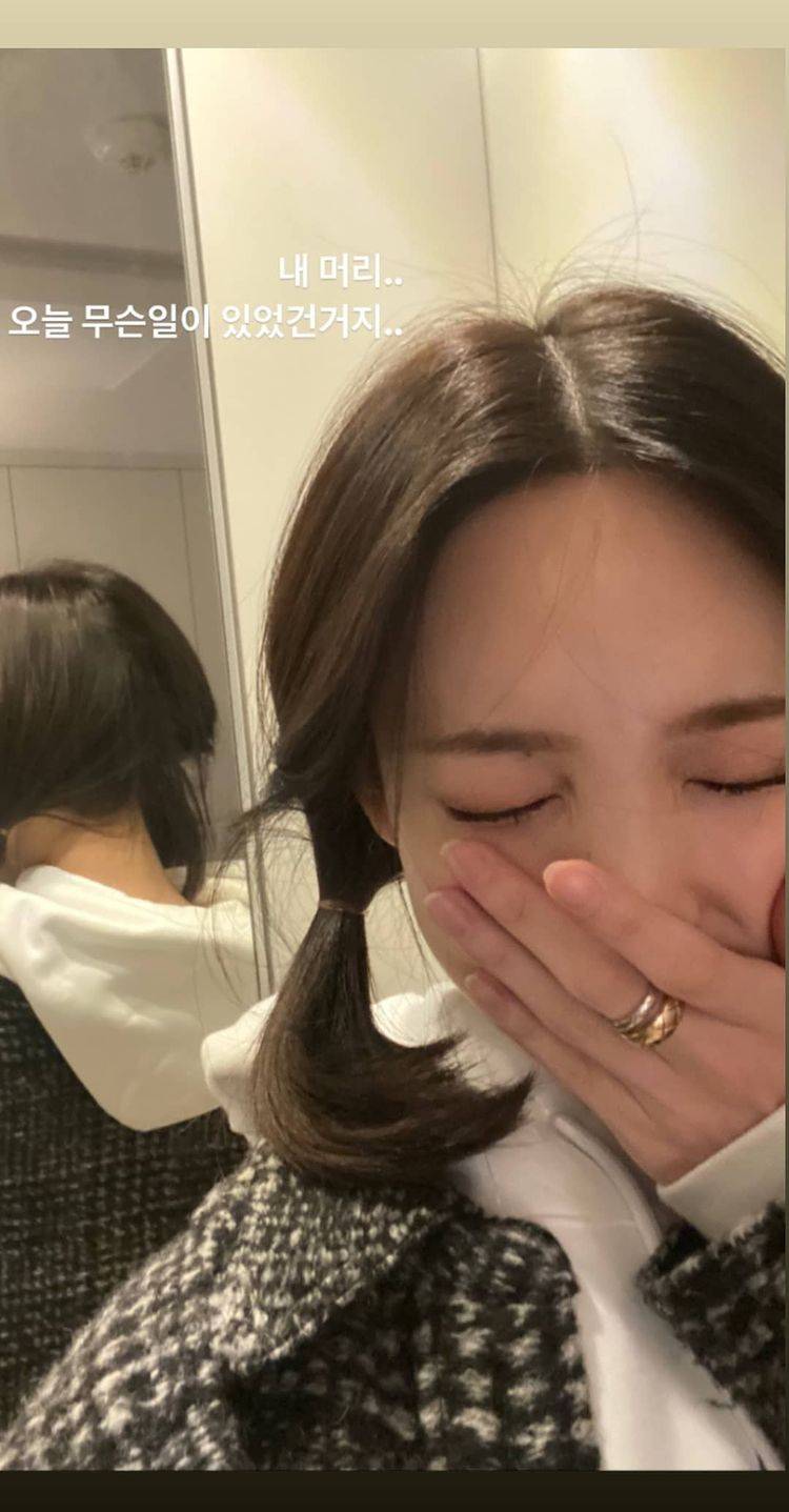 Nayeon selca | Scrolller