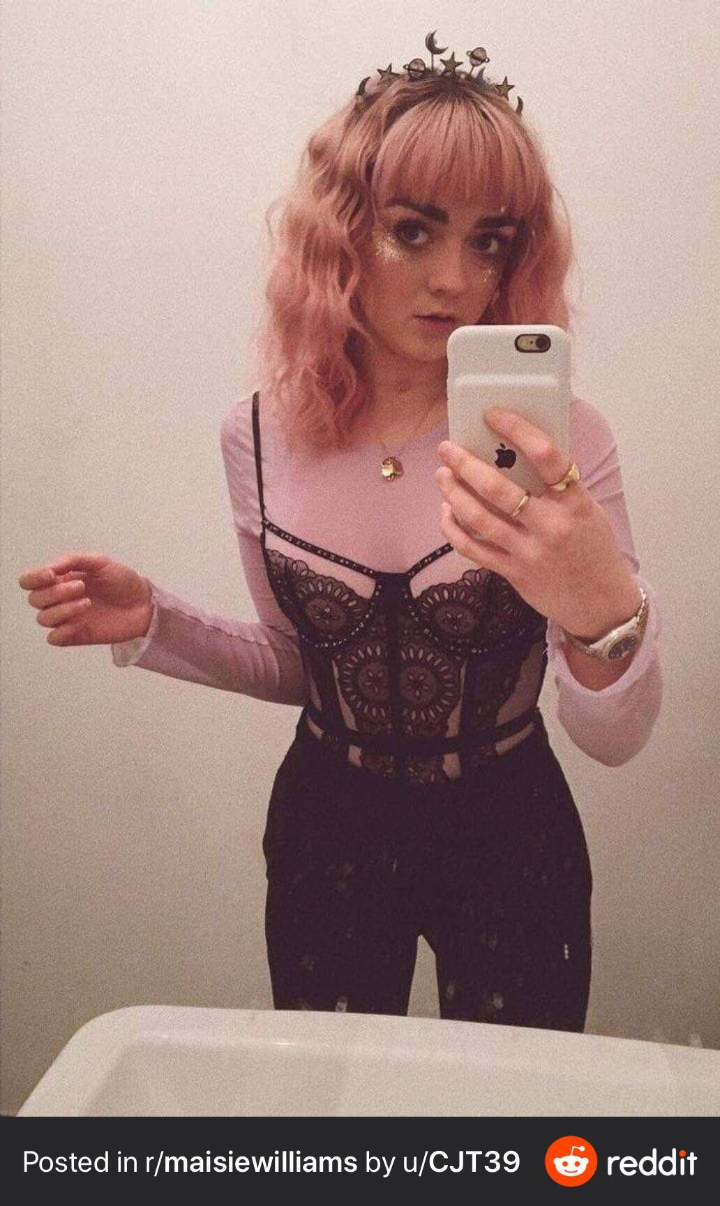 Need a bud to make me goon and worship celebs like Maisie Williams ...