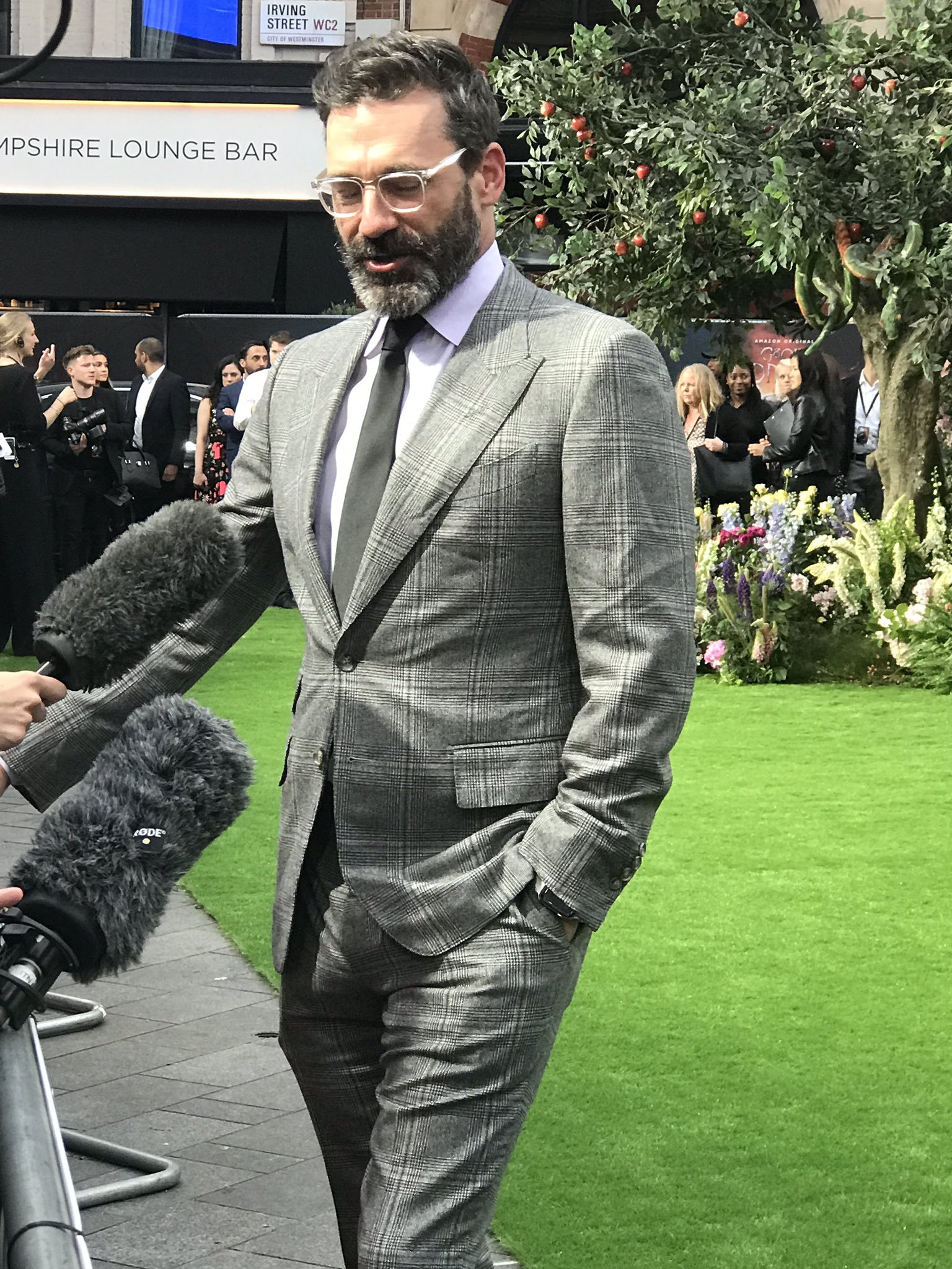 Need help finding these frames or something similar in the UK | Scrolller