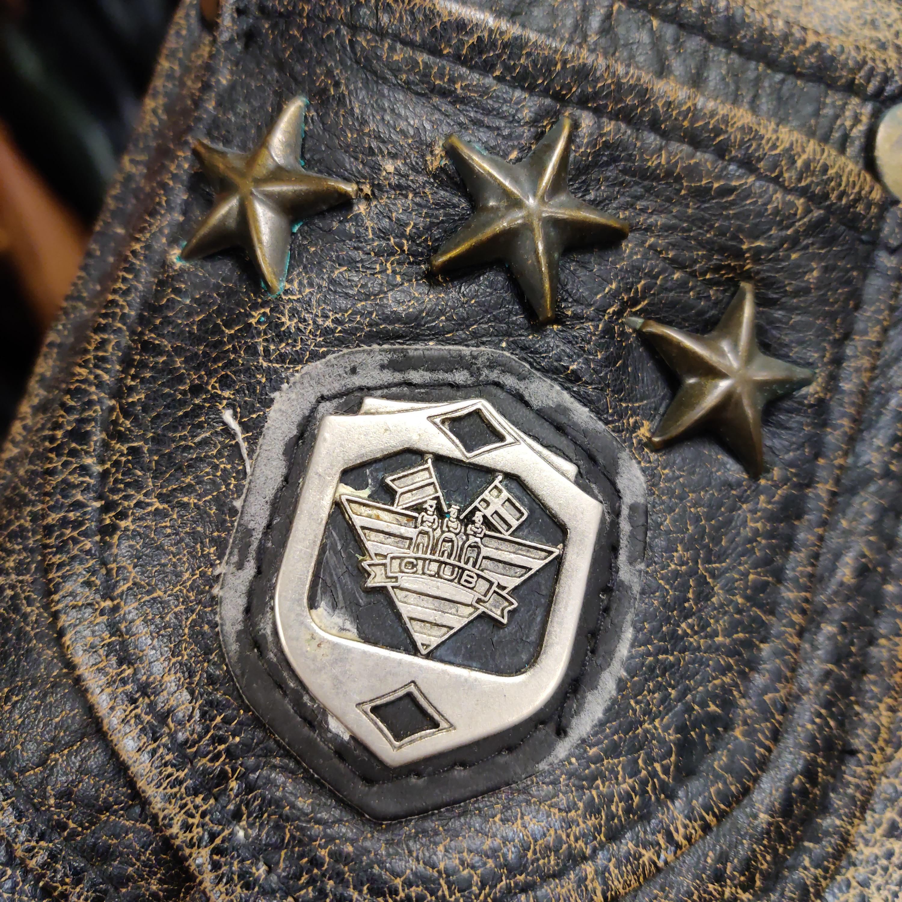 Need help identifying this badge on an old jacket | Scrolller